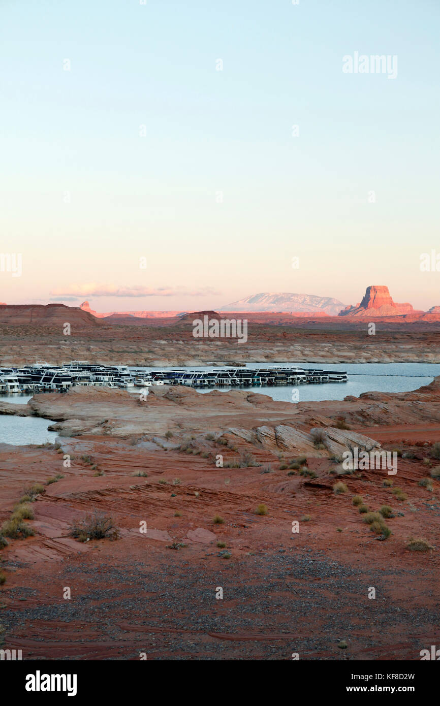 USA, Arizona, Page, Lake Powell, Antelope Point Marina East of Page ...