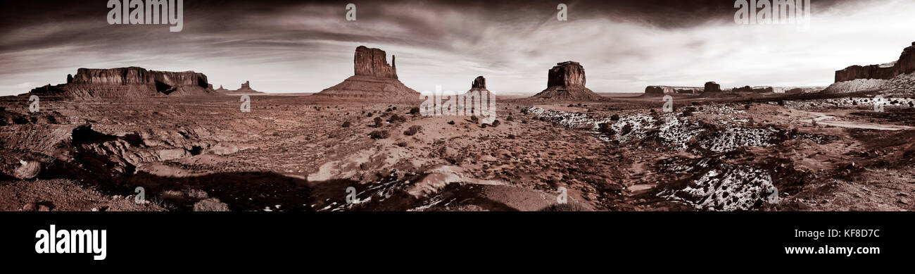 USA; Utah, Arizona; Monument Valley, Navajo Tribal Park, Sentinel Mesa ...