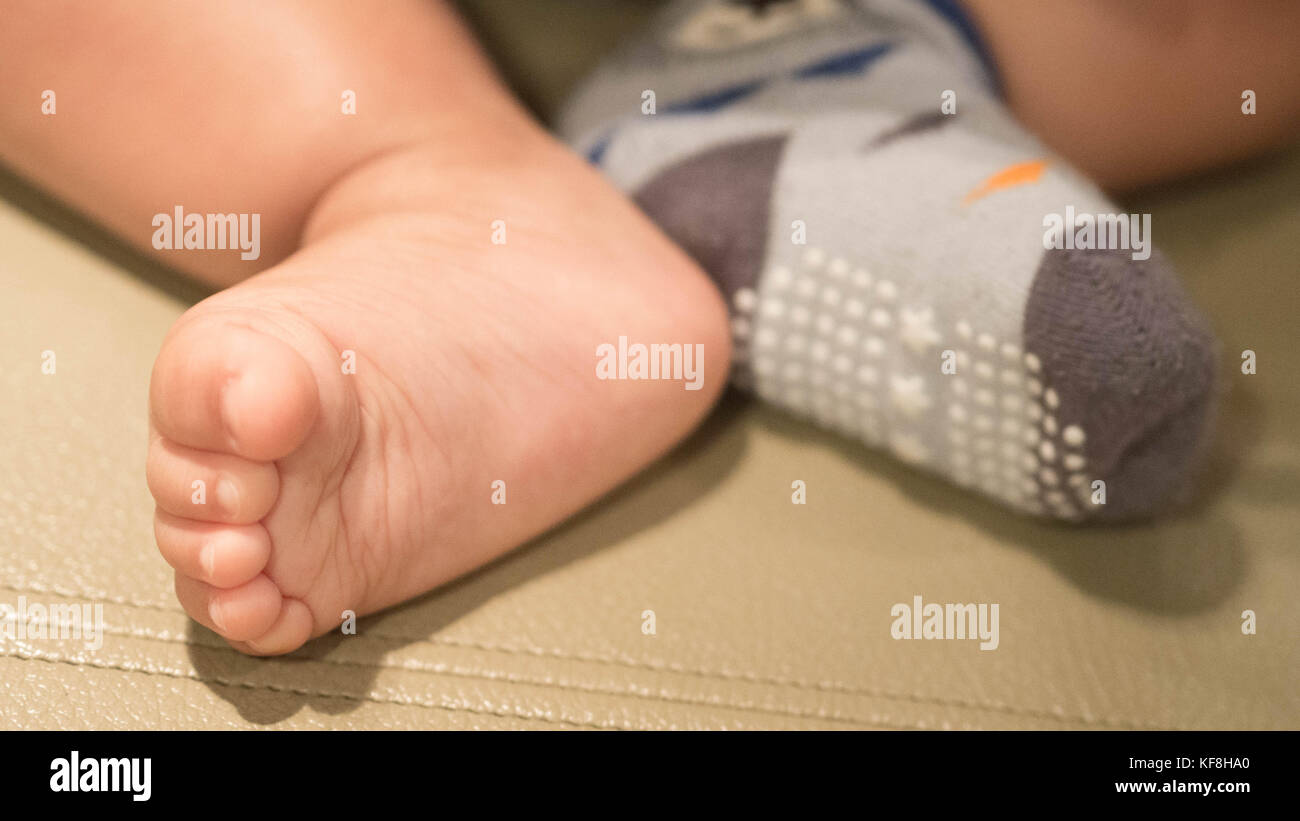 Lower body part of a sitting baby Stock Photo - Alamy