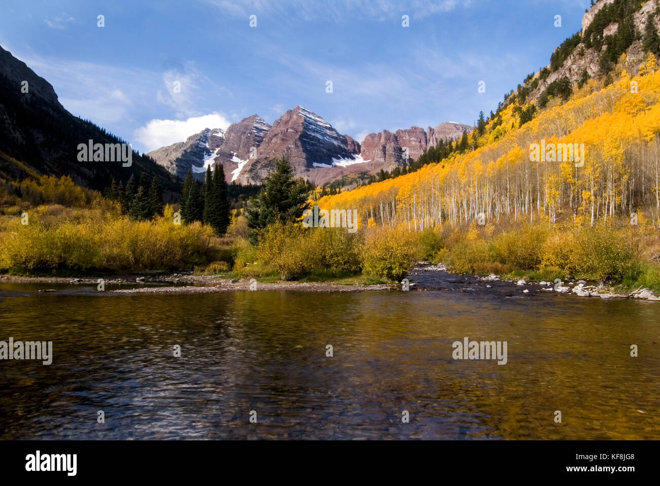 MAROON BELLS NEAR ASPEN IN THE FALL WITH YELLOW ASPENS Stock Photo - Alamy