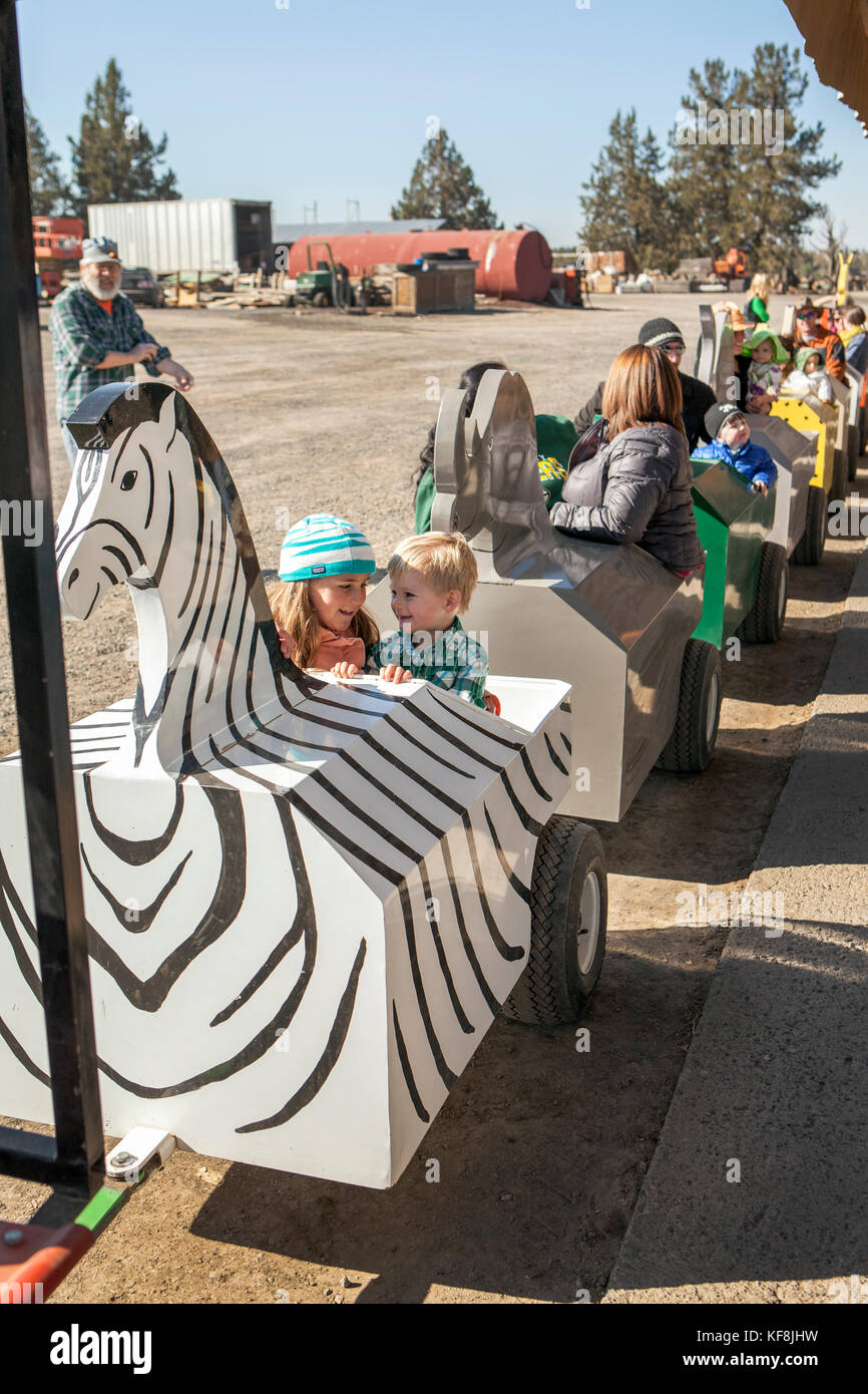 Tractor train ride hi-res stock photography and images - Alamy