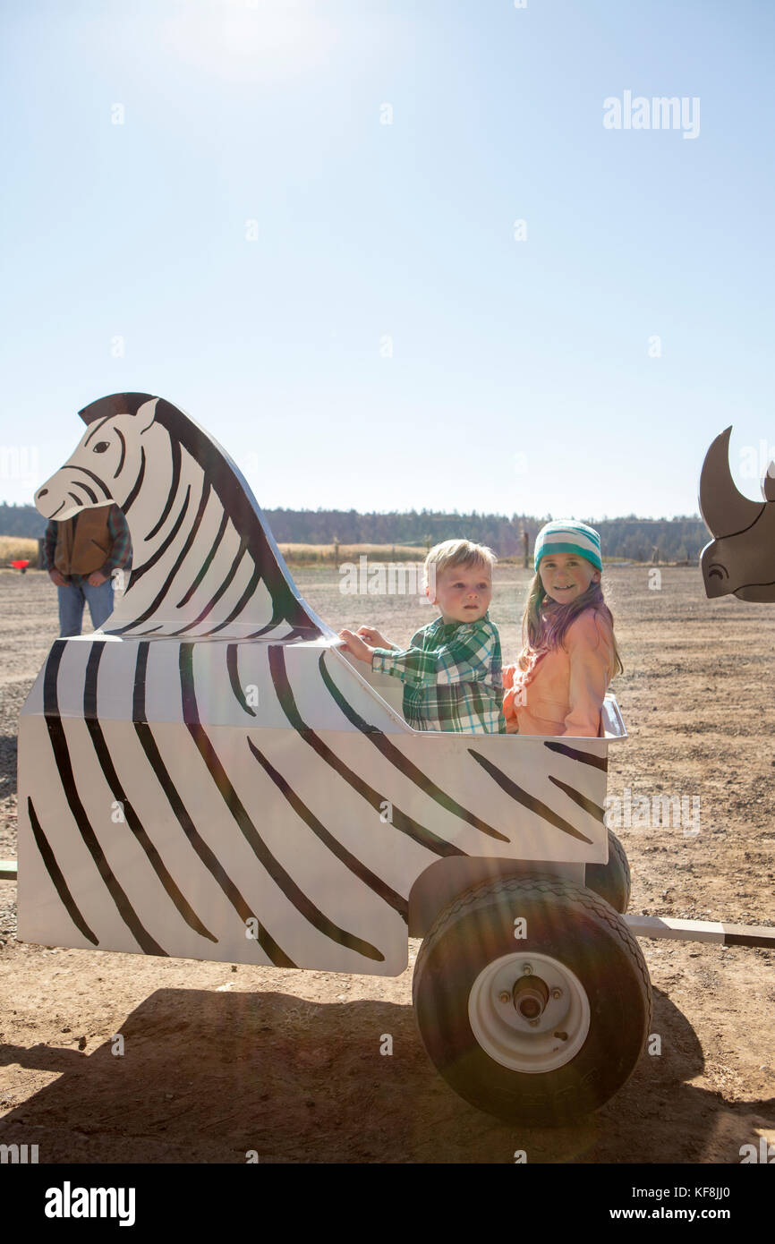 Tractor train ride hi-res stock photography and images - Alamy