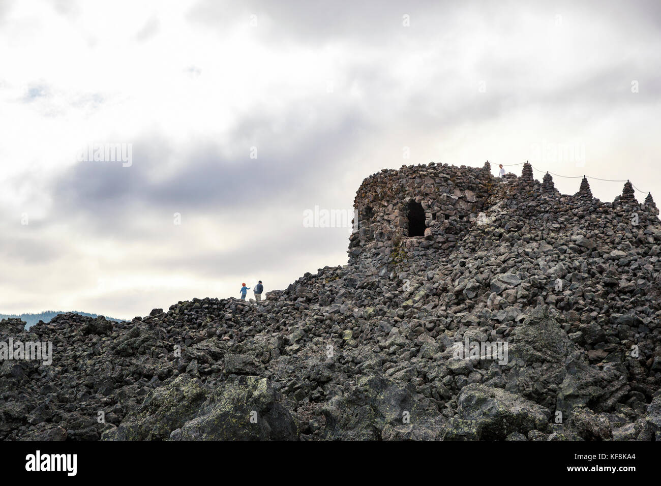 USA, Oregon, Oregon Cascades, view of the Dee Wright Observatory in the ...