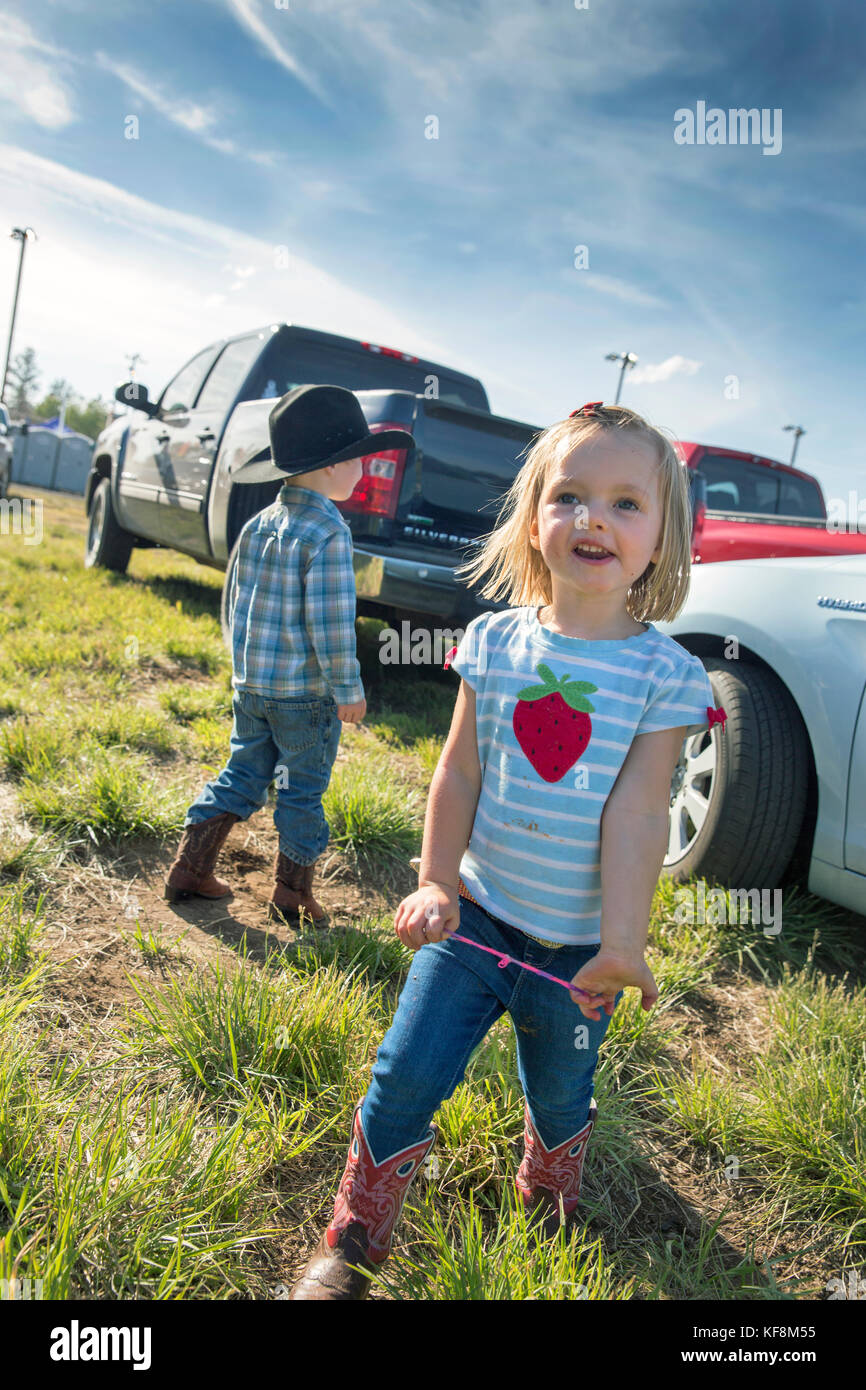 USA, Oregon, Sisters, Sisters Rodeo, children get ready to enter the ...