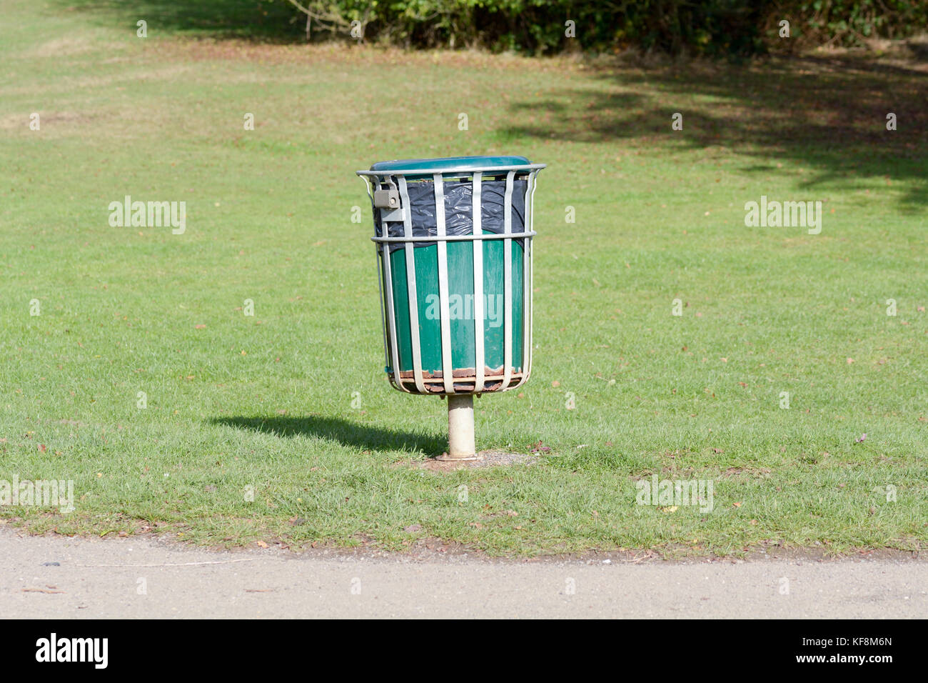 Rubbush bin hi-res stock photography and images - Alamy