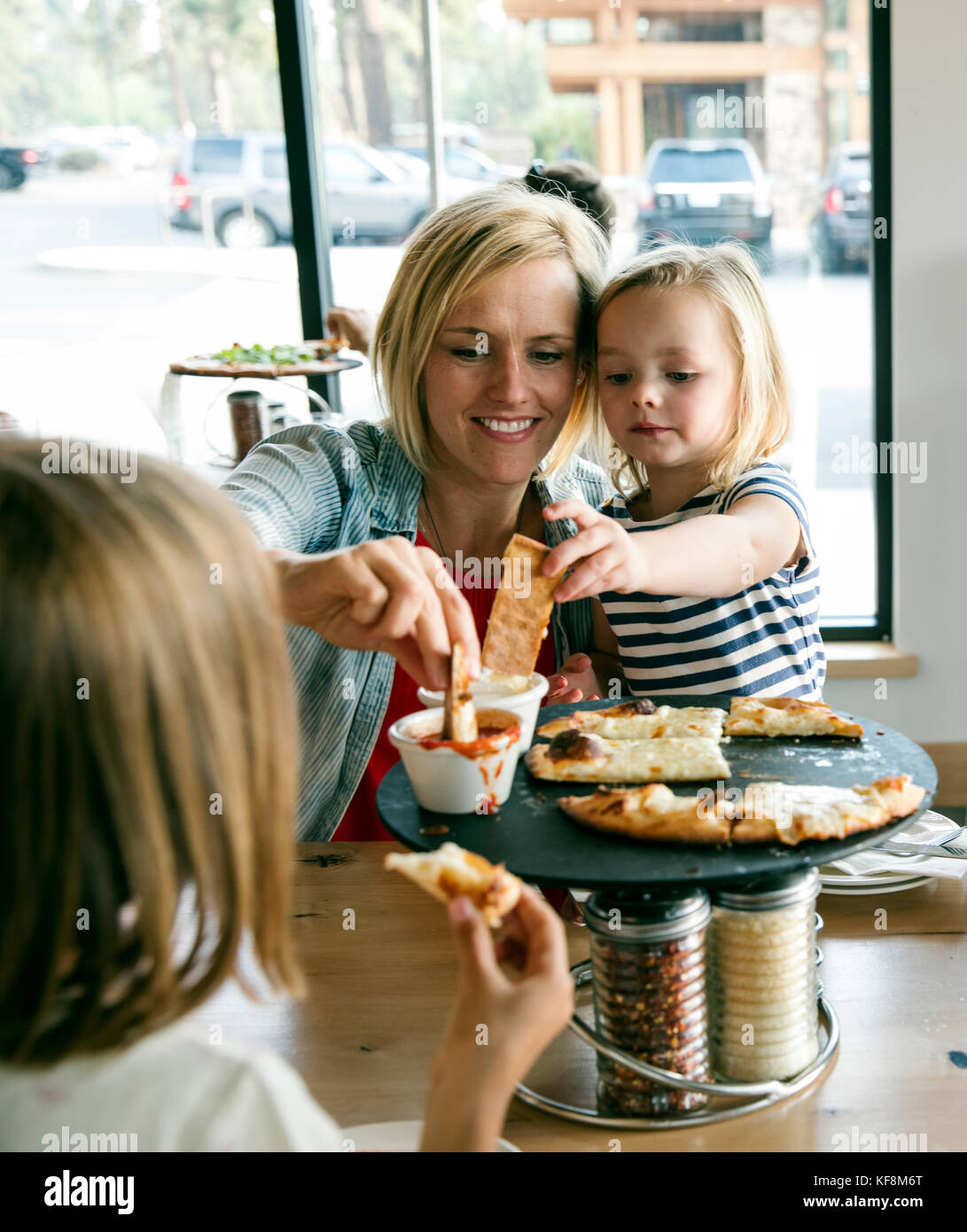 Three girls pizza restaurant hi-res stock photography and images - Alamy