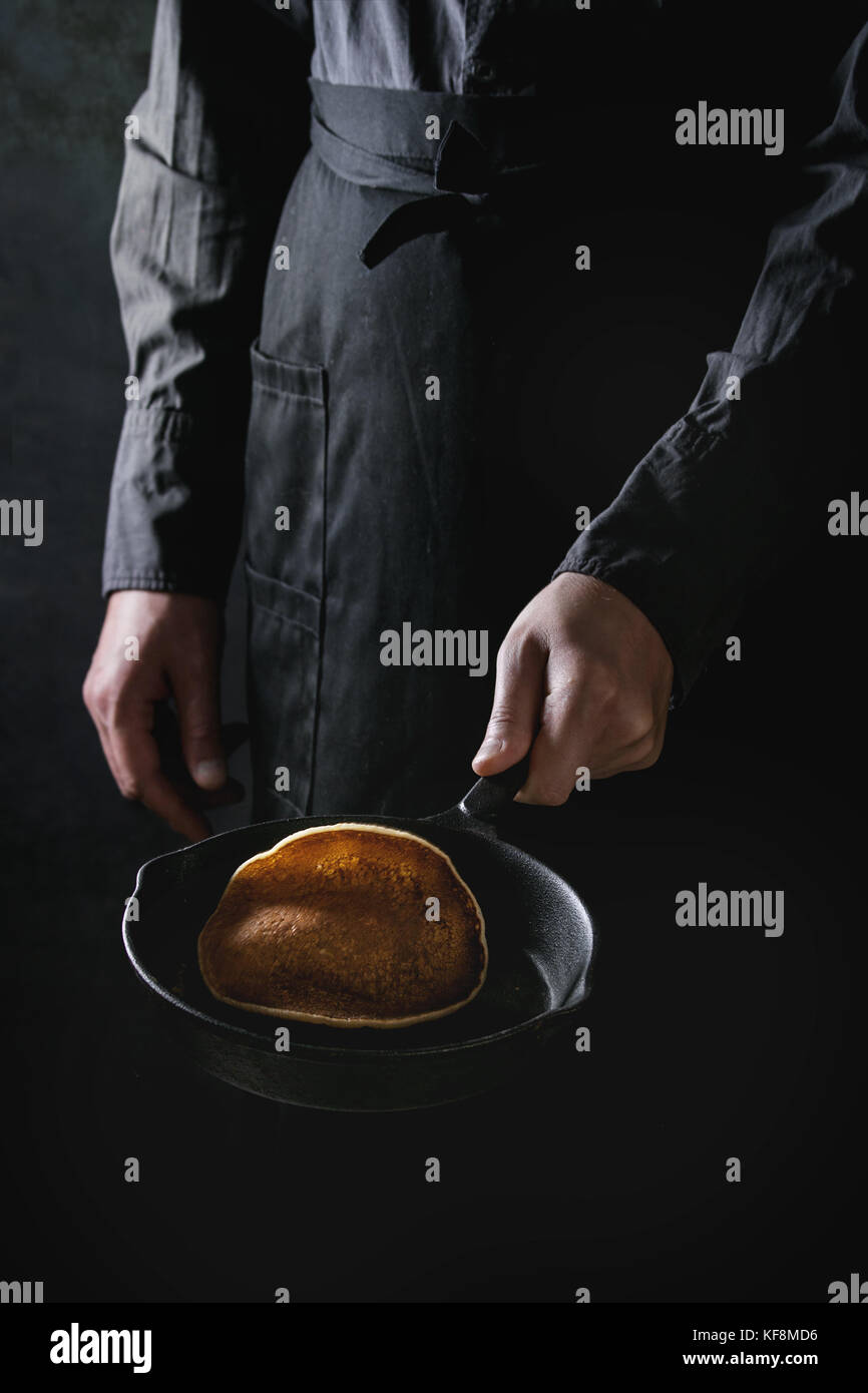 Chef tossing pancakes hi-res stock photography and images - Alamy