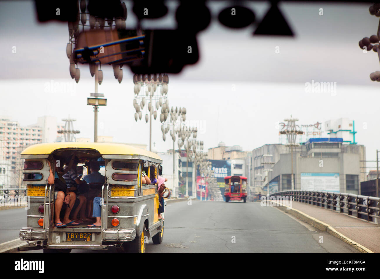 PHILIPPINES, Manila, transportation buses in the Qulapo District near ...
