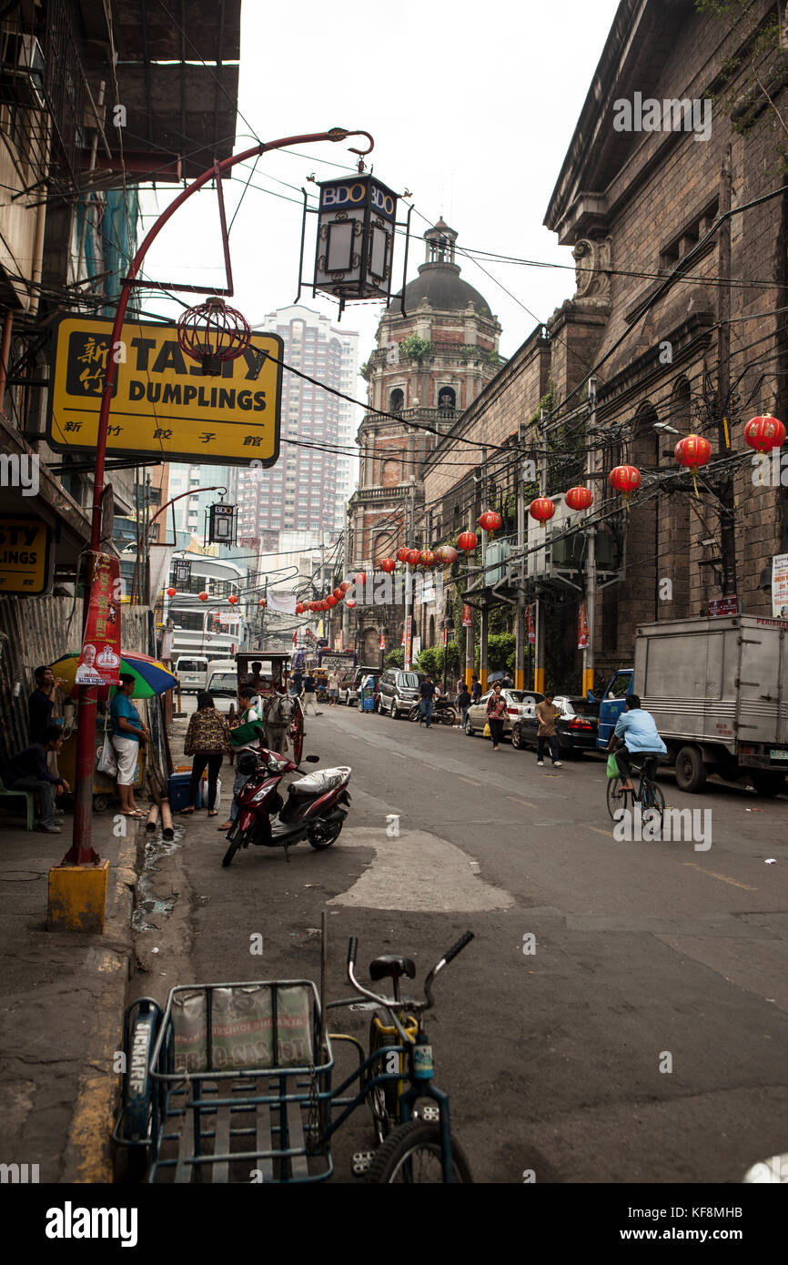 PHILIPPINES, Manila, street scene in China Town, the Binando District ...