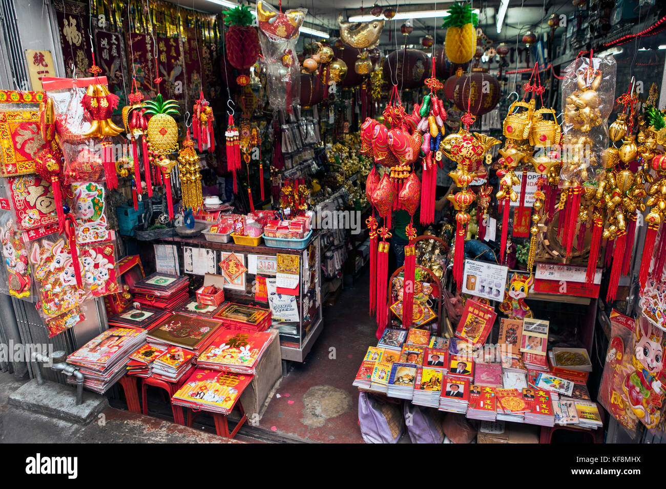 PHILIPPINES, Manila, street scene in China Town, the Binando District ...