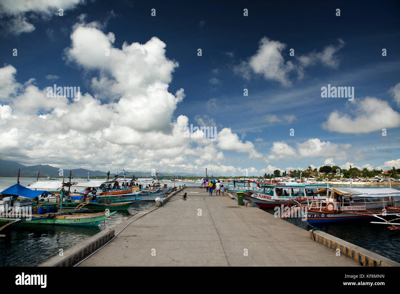 PHILIPPINES, Palawan, Puerto Princesa, Handline fishermen in the City ...