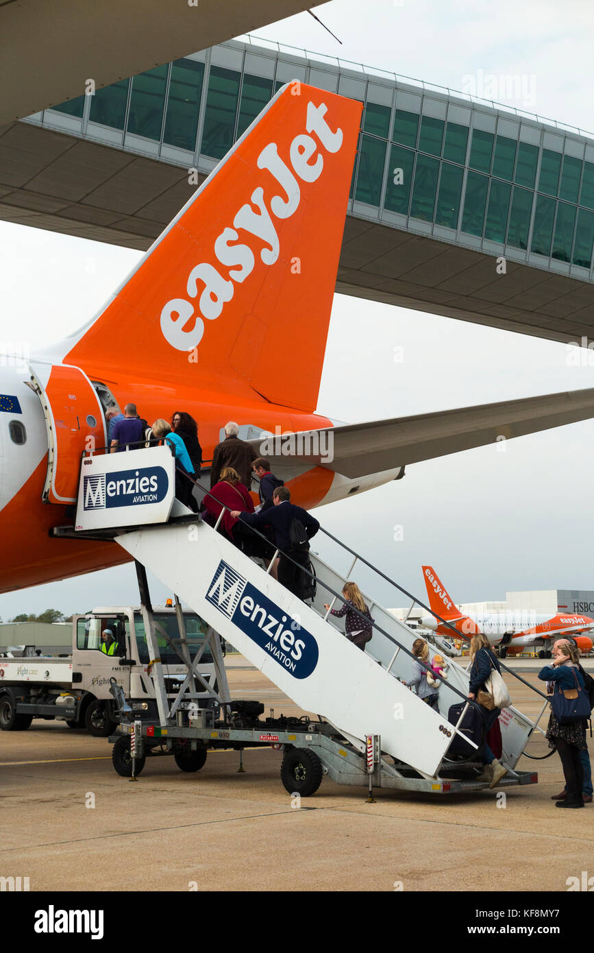 An Easyjet aircraft Airbus A320-214 / flight boarding passengers at ...