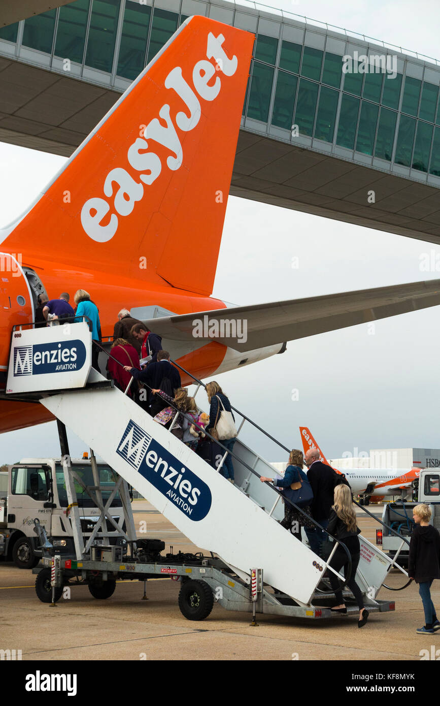 An Easyjet aircraft Airbus A320-214 / flight boarding passengers at ...