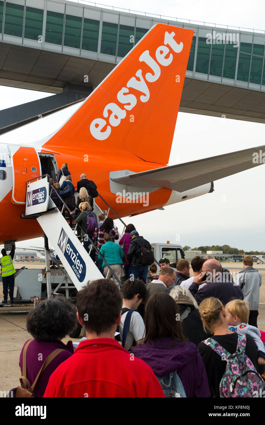 An Easyjet aircraft Airbus A320-214 / flight boarding passengers at ...