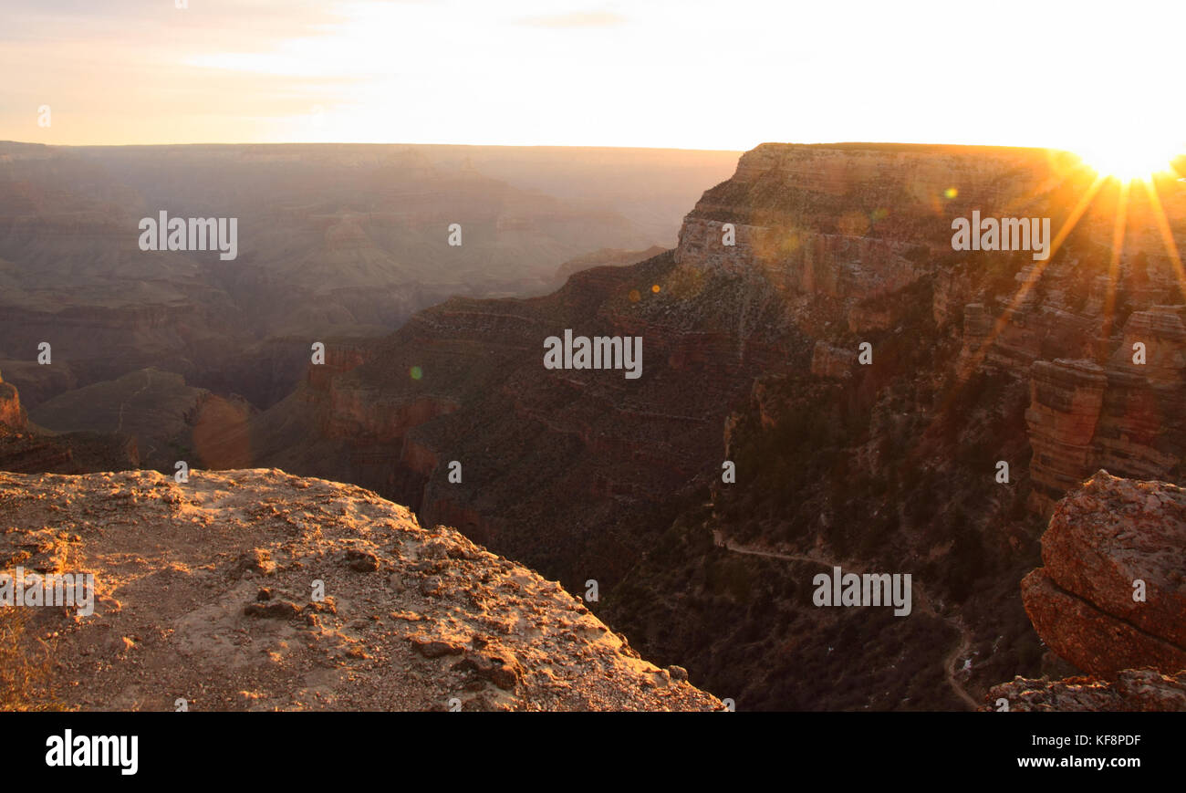 The sun rising above the rim of the Grand Canyon Stock Photo - Alamy