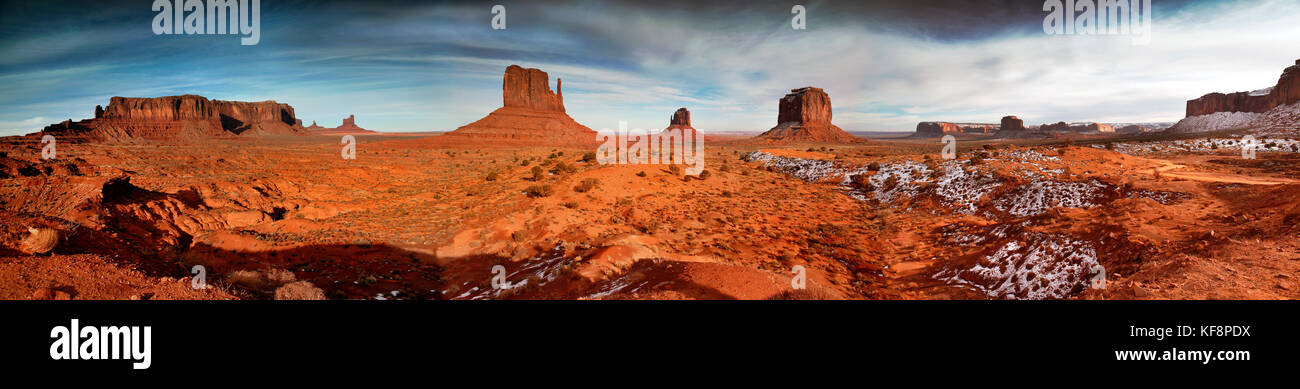 USA; Utah, Arizona; Monument Valley, Navajo Tribal Park, Sentinel Mesa ...