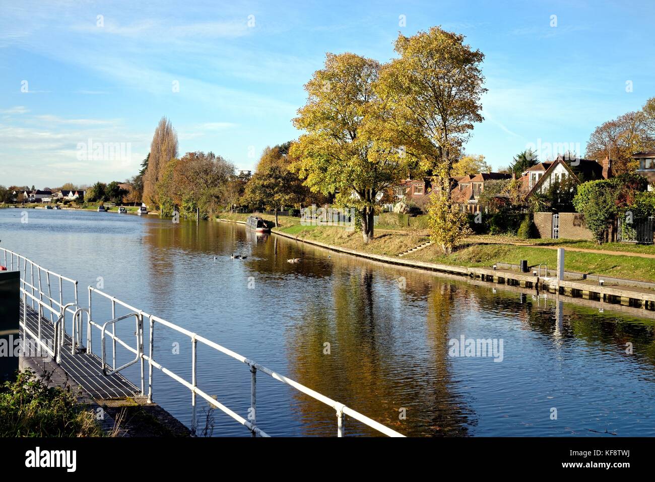 Laleham River Thames High Resolution Stock Photography and Images - Alamy