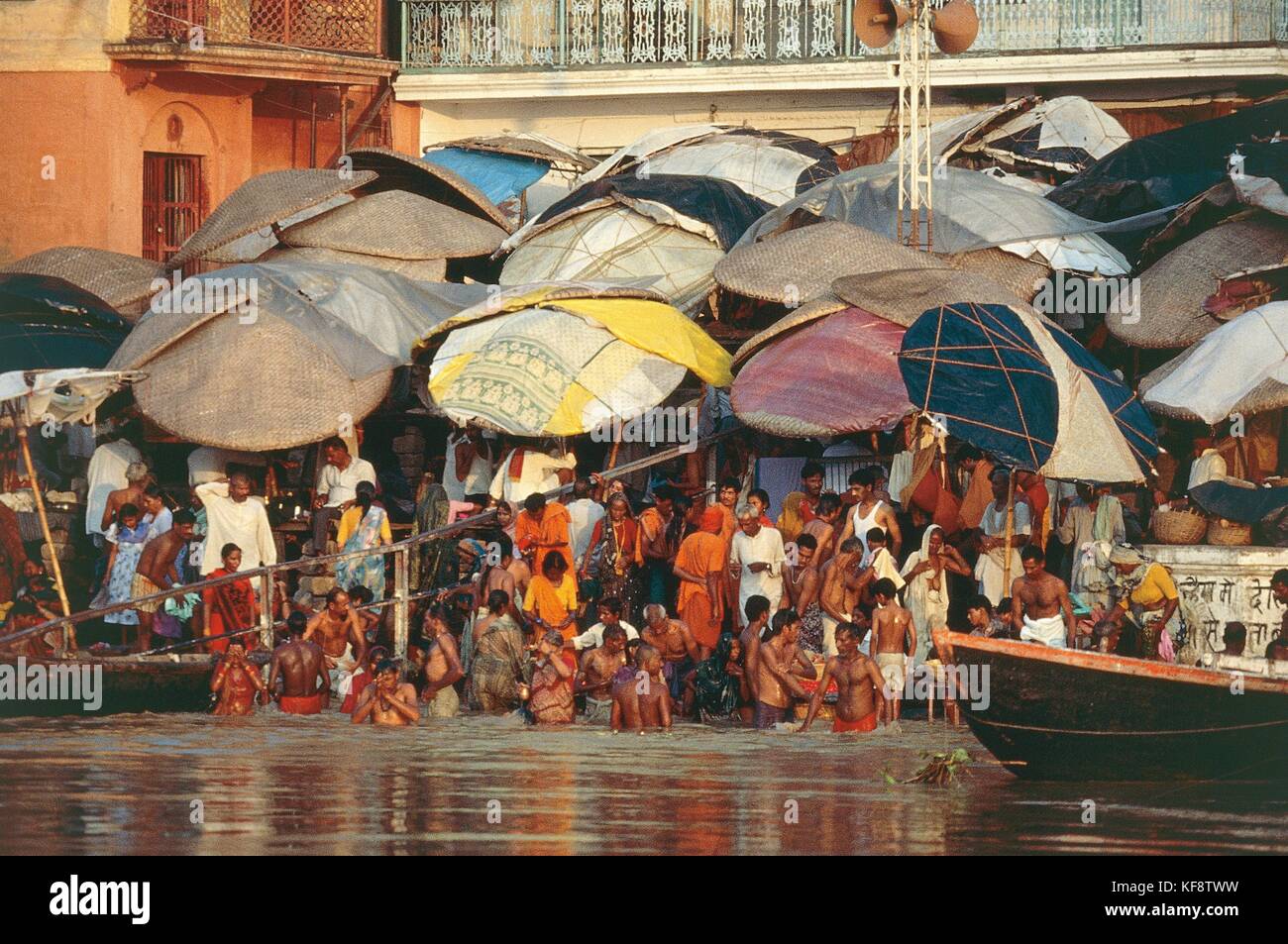 Ablutions benares hi-res stock photography and images - Alamy