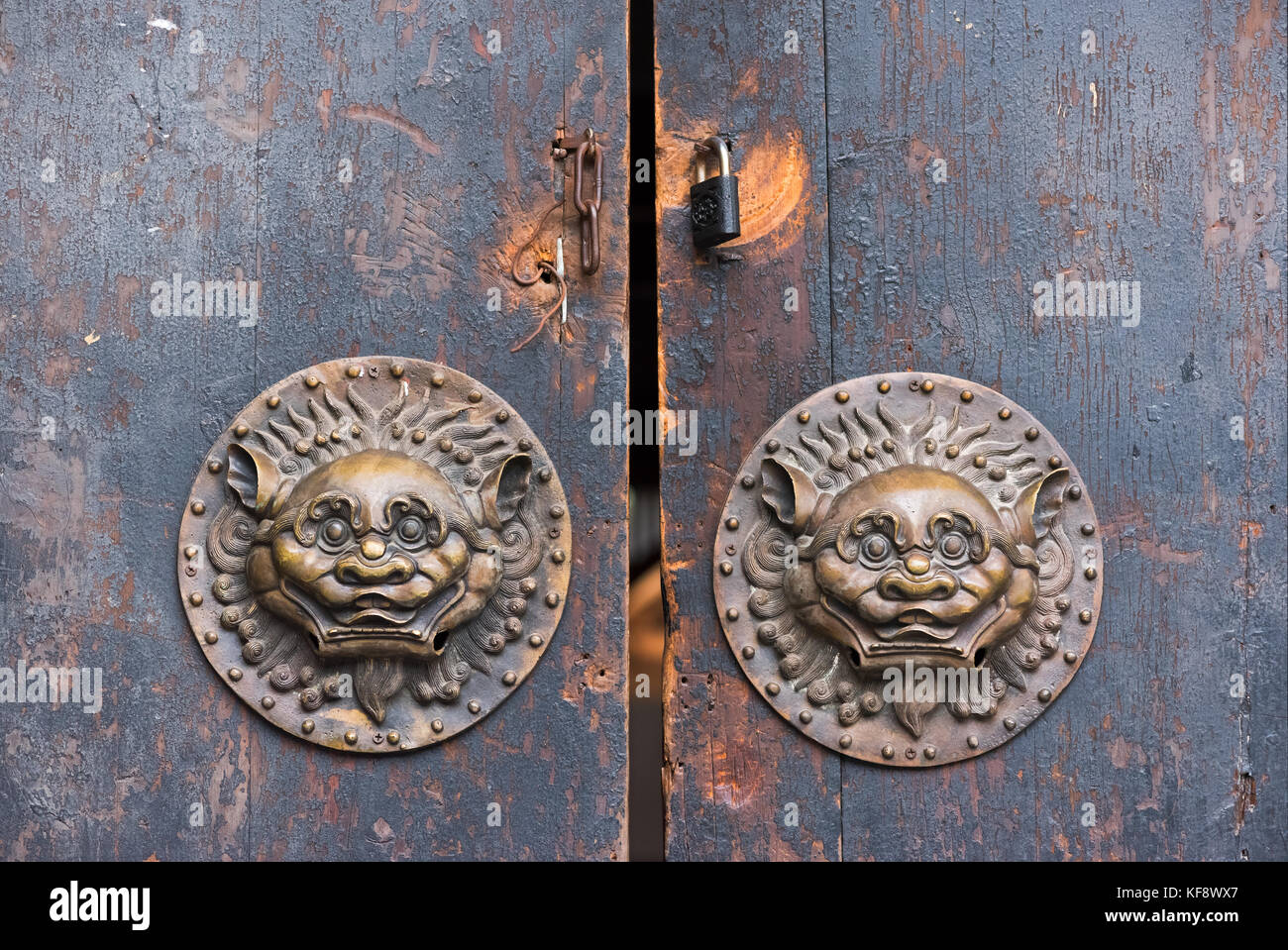 Old brown chinese traditional wooden gate with Lion door knocker Stock ...