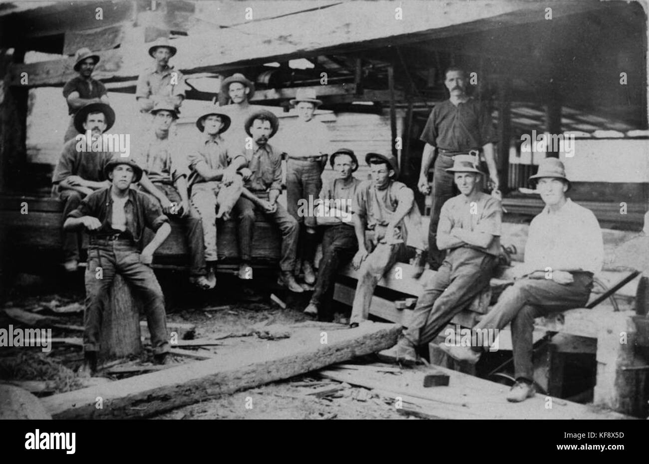 1 102304 Timber yard workers, Moore, ca. 1911 Stock Photo - Alamy