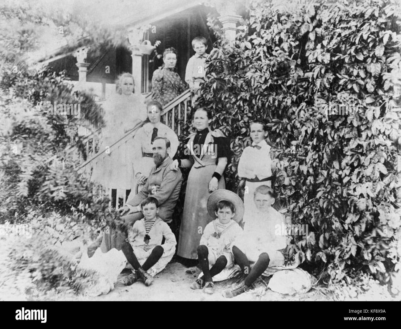 1 103110 Thorpe family on the verandah, Queensland 1893 Stock Photo - Alamy