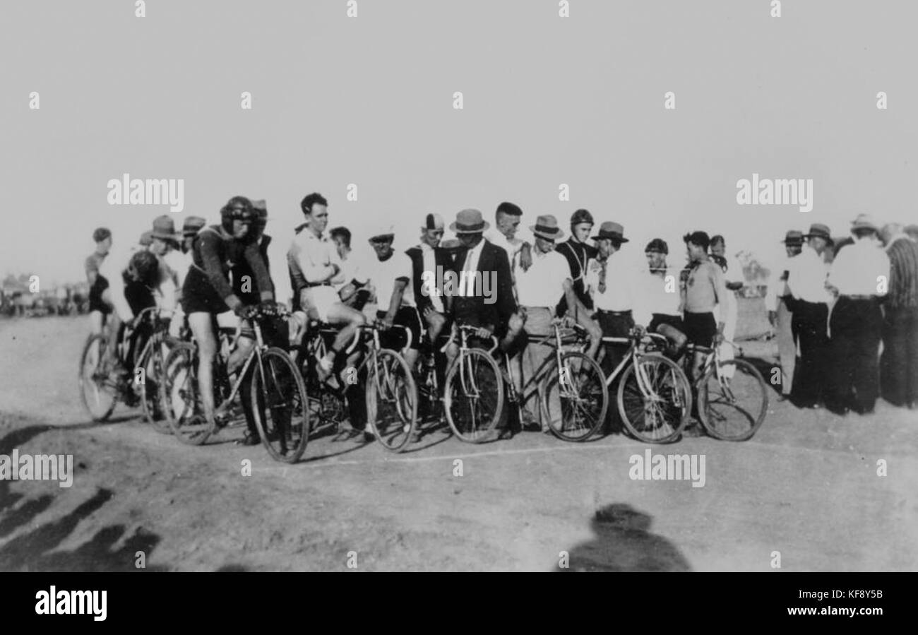 Start of a bicycle race hi-res stock photography and images - Alamy