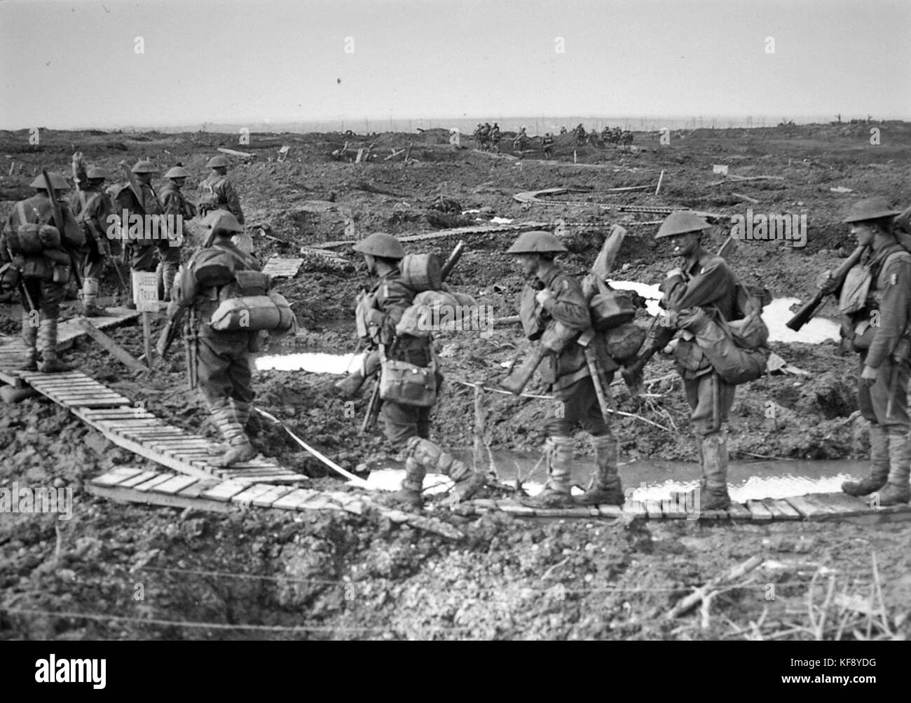 Soldiers 5th division in Black and White Stock Photos & Images - Alamy