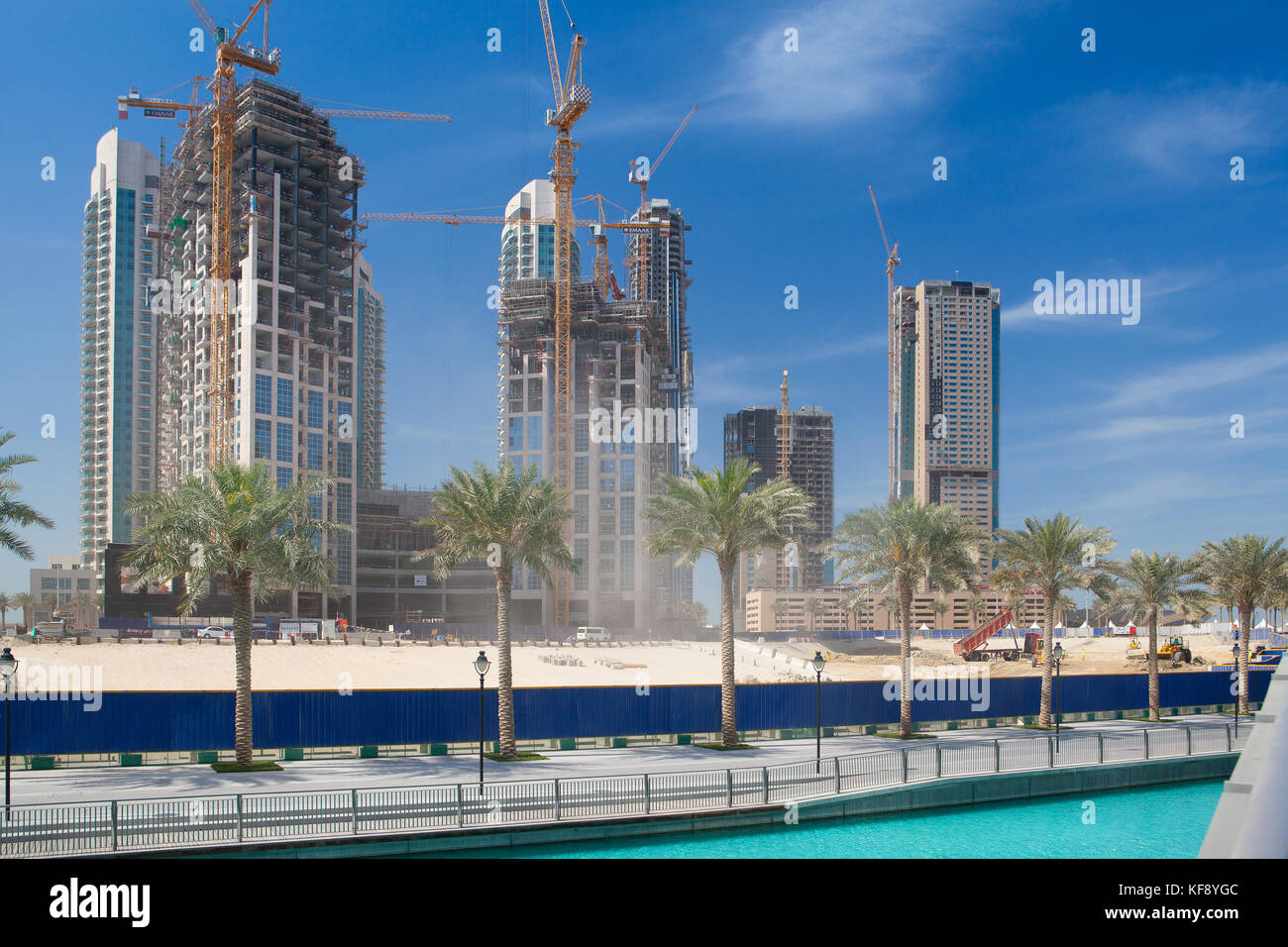Dubai commercial building hi-res stock photography and images - Alamy
