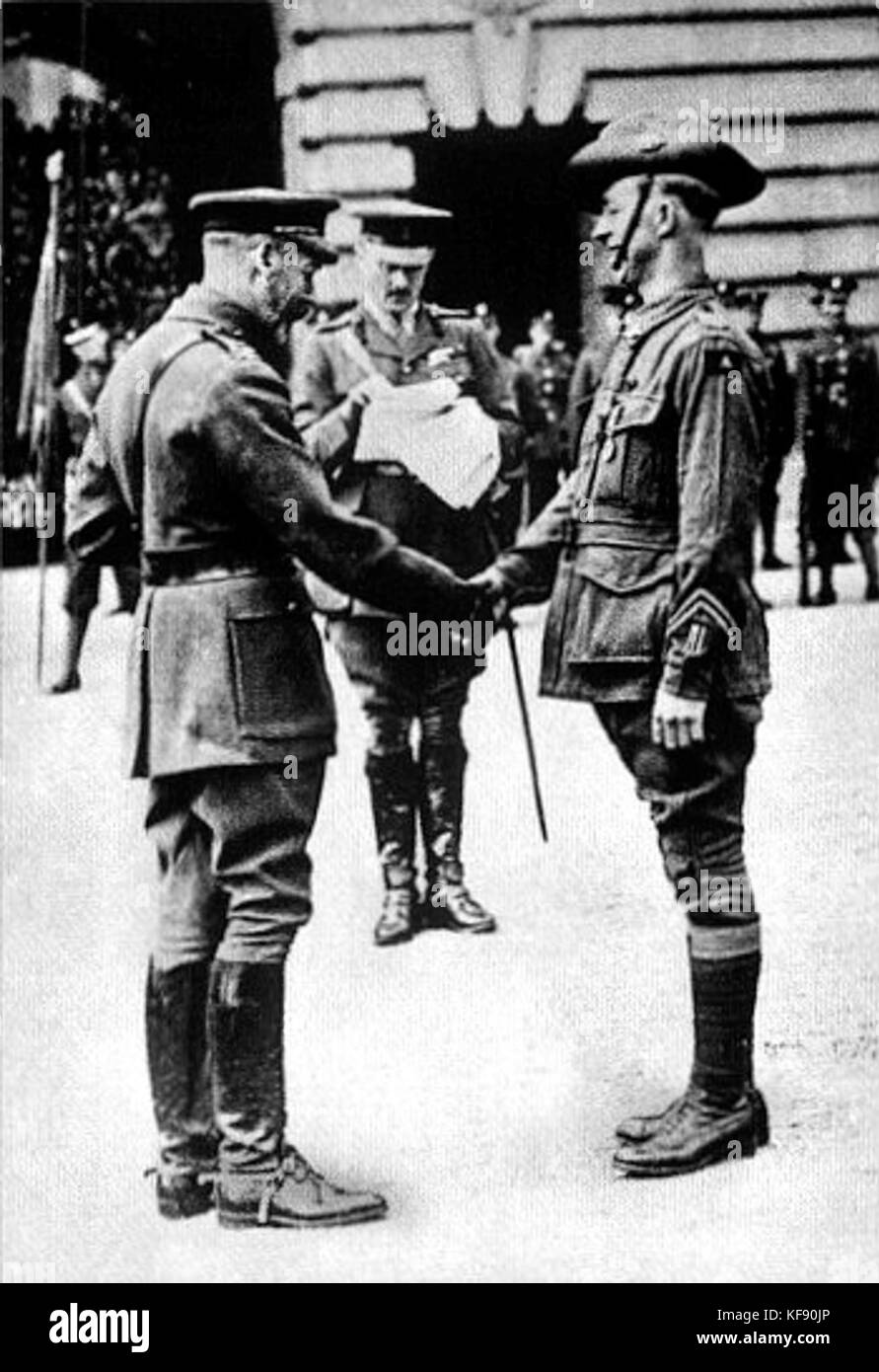 Medal of valor presentation hi-res stock photography and images - Alamy