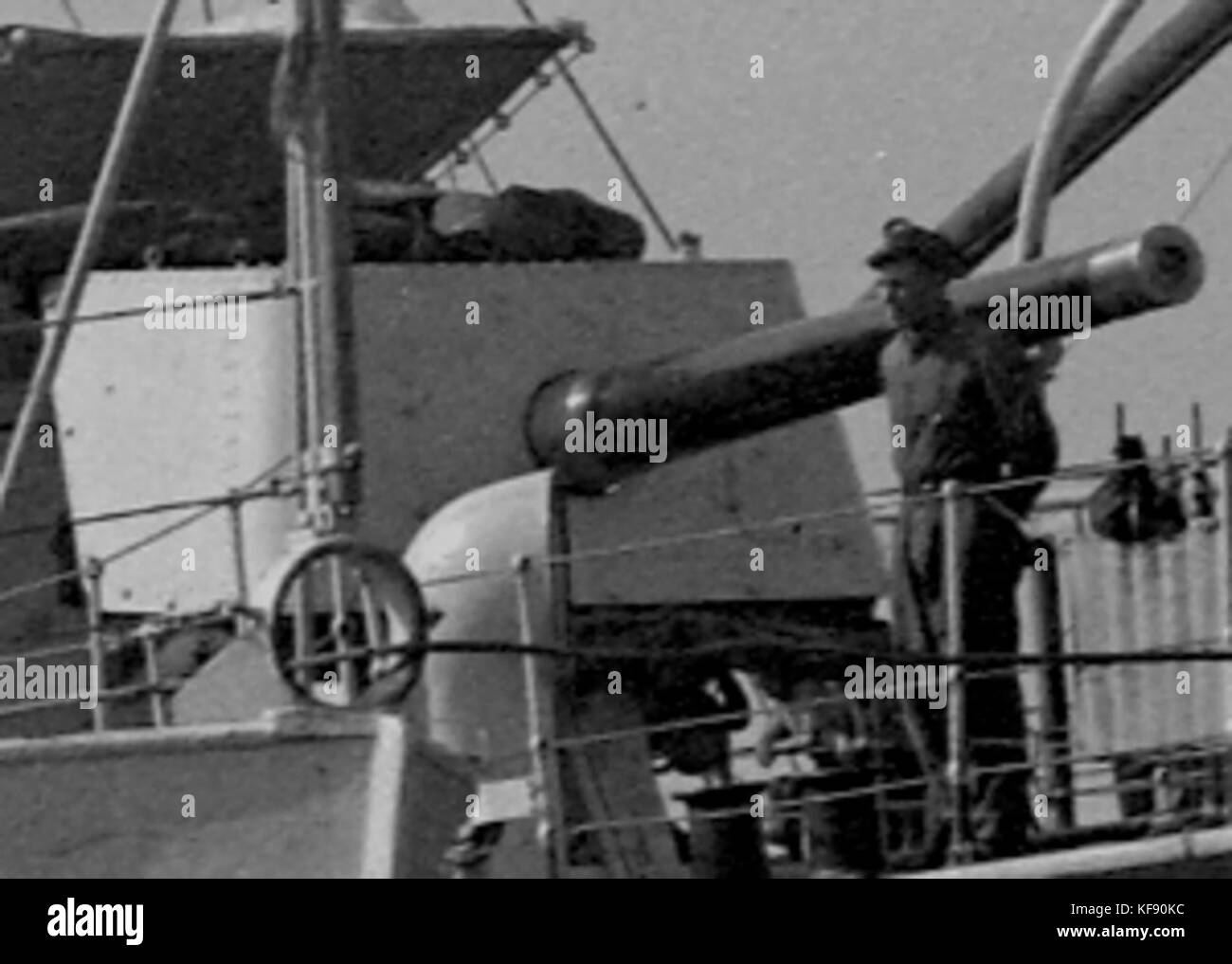 HMAS Stuart A 4.7 inch gun Stock Photo - Alamy