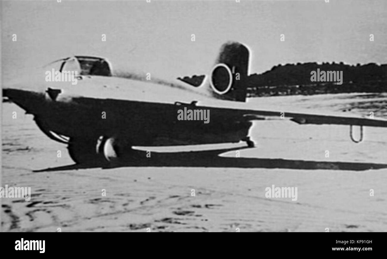 Mitsubishi J8M on the ground 1945 Stock Photo - Alamy