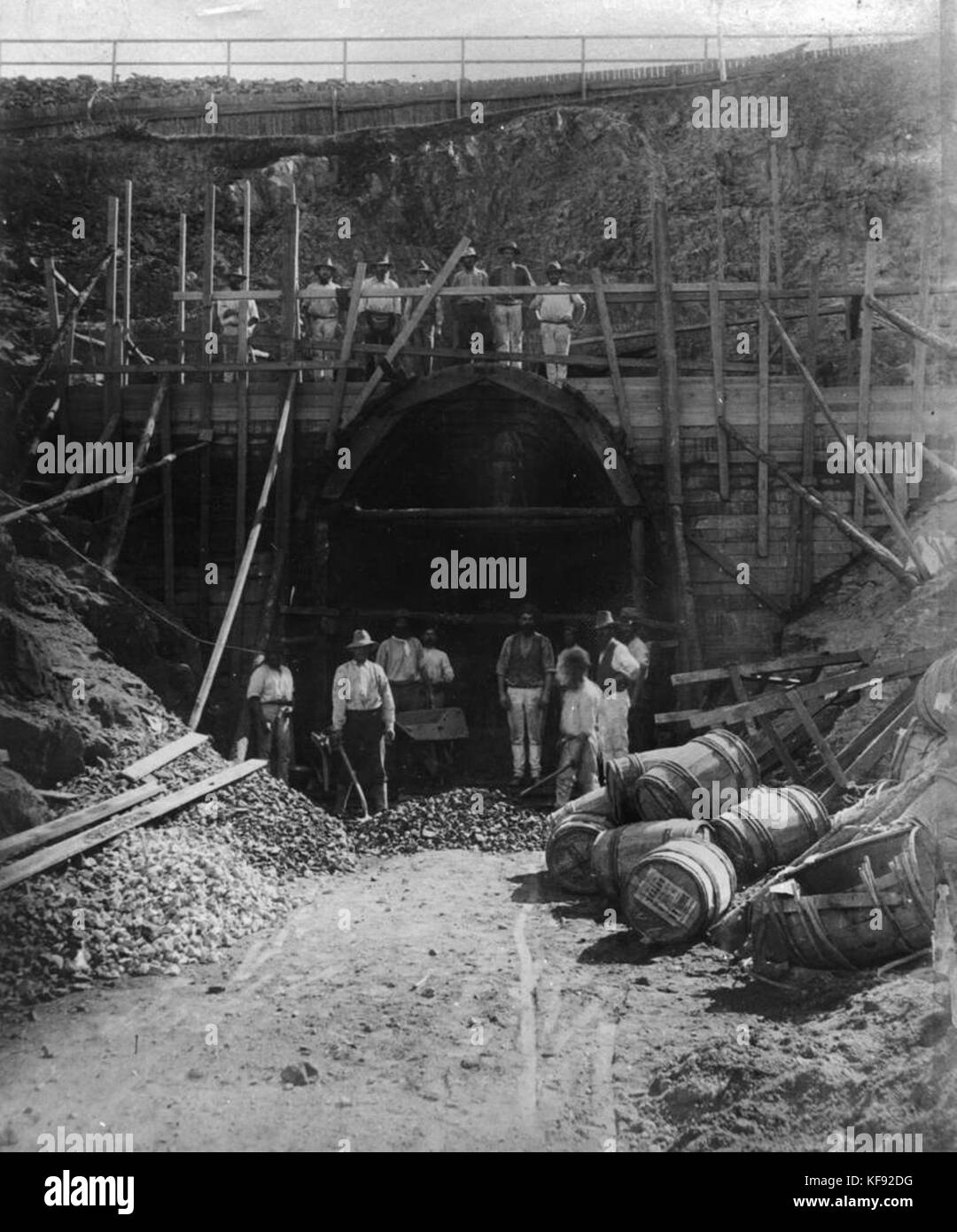 Railroad construction 1800s hi-res stock photography and images - Alamy