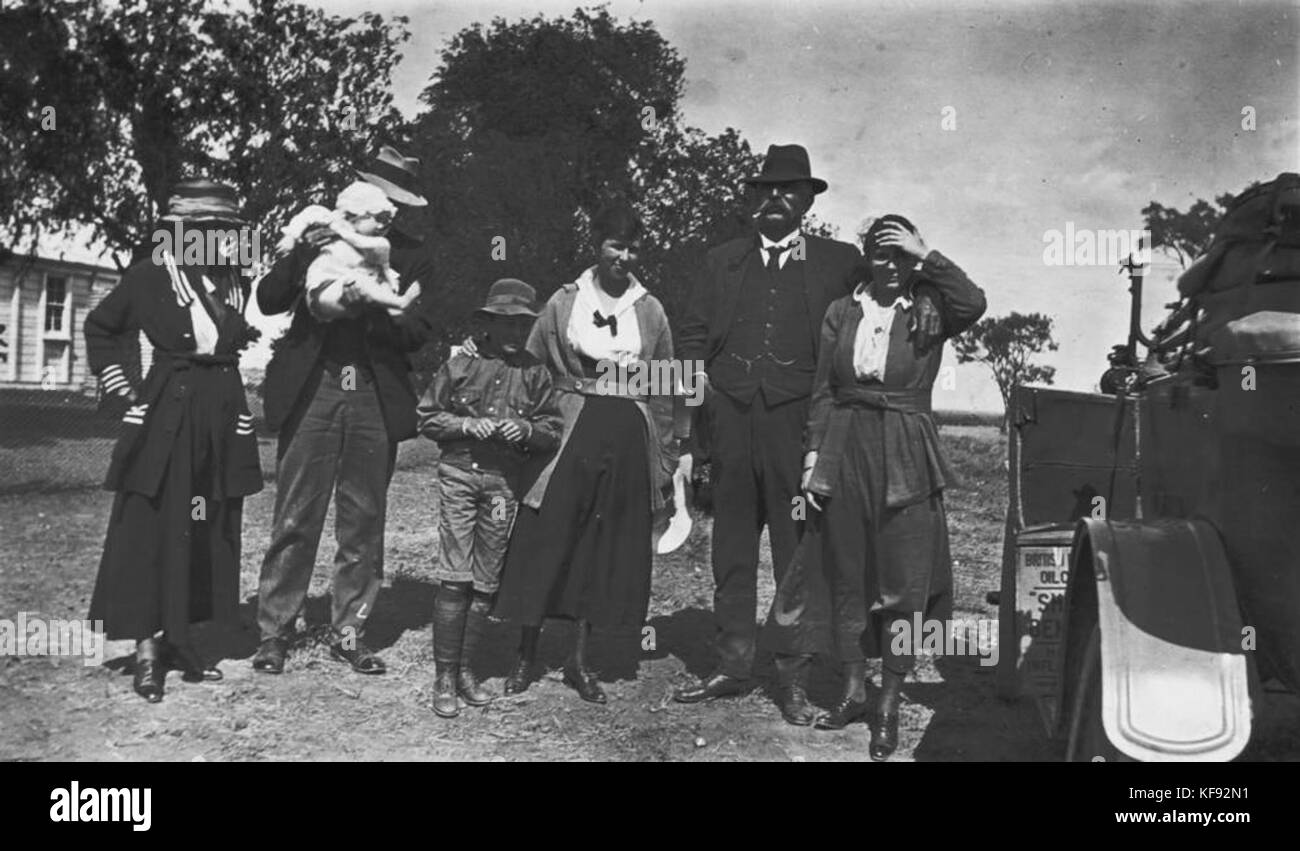 1 123434 Group about to depart by motor vehicle, 1910 1920 Stock Photo ...