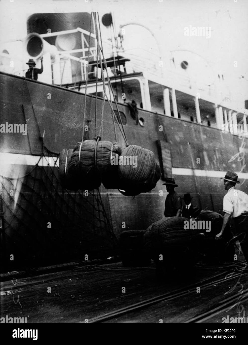 1 102875 Loading wool on to a ship at a Brisbane wharf, 1932 Stock ...