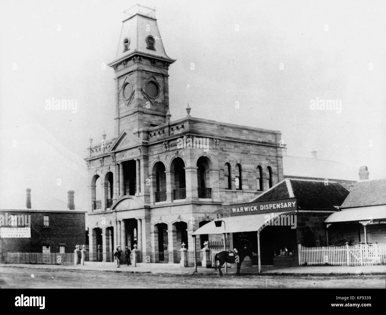 Warwick shops hi-res stock photography and images - Alamy