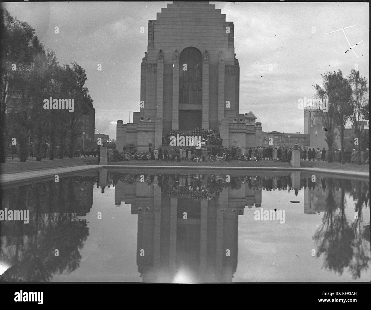 28494 Sunrise service Pool of Remembrance Anzac Memorial Hyde Park ...
