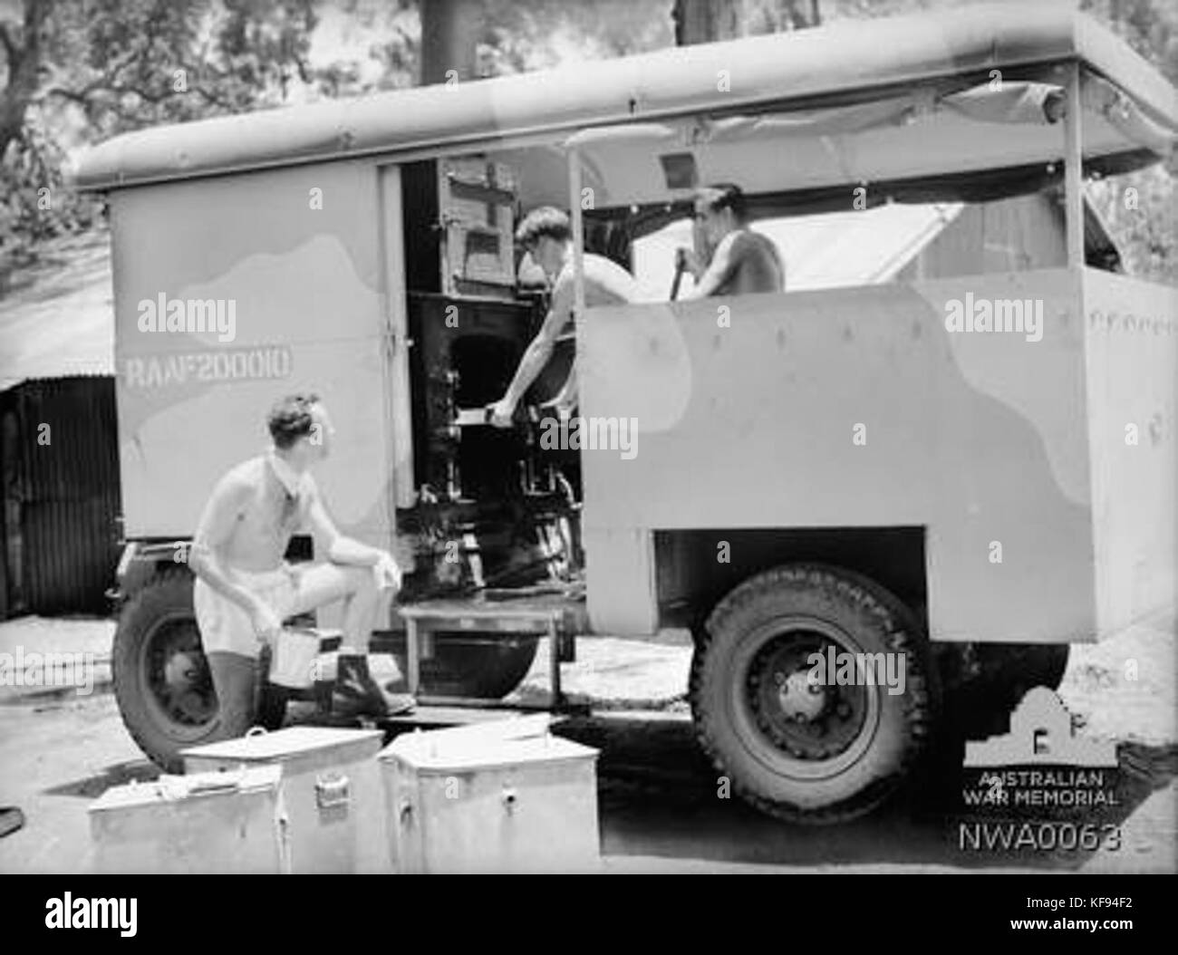 13 Squadron RAAF mobile kitchen Hughes NT Feb 1943 AWM NWA0063 Stock ...