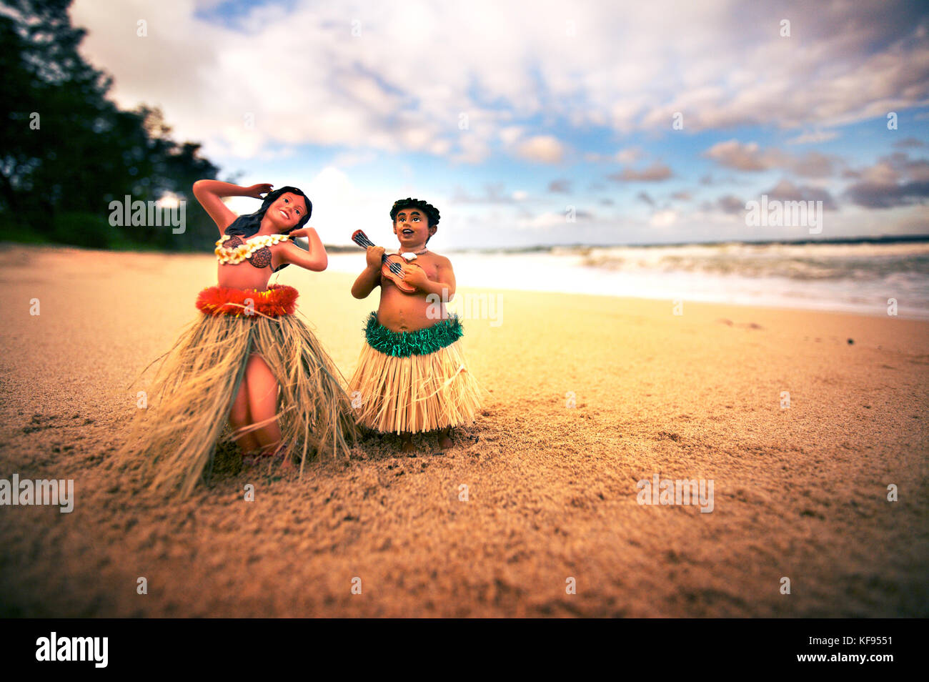 USA, HAWAII, hula figurines on the beach, Oahu Stock Photo - Alamy