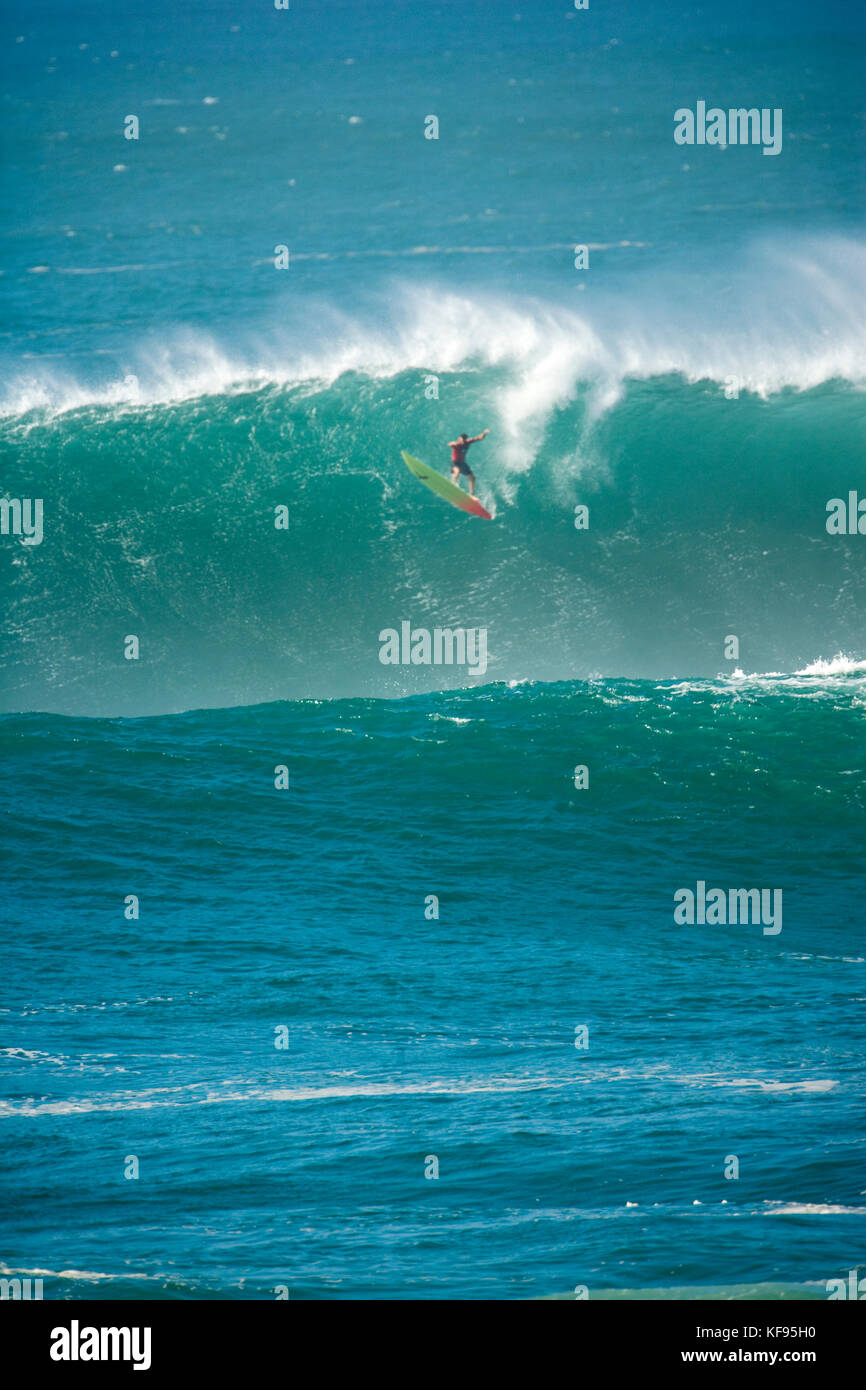 Big wave wipeout hi-res stock photography and images - Alamy
