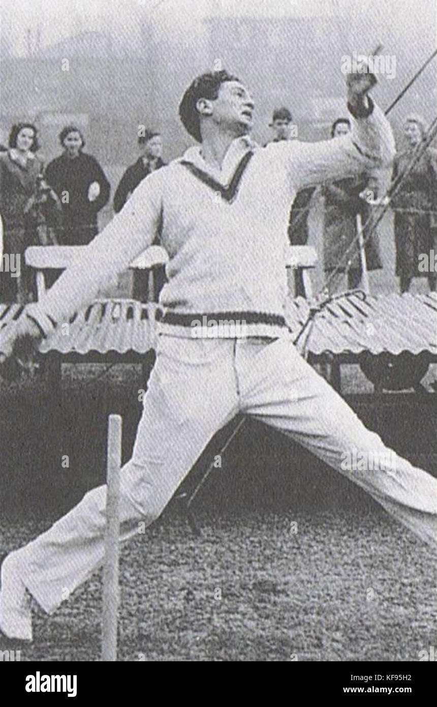 Keith miller cricketer hi-res stock photography and images - Alamy