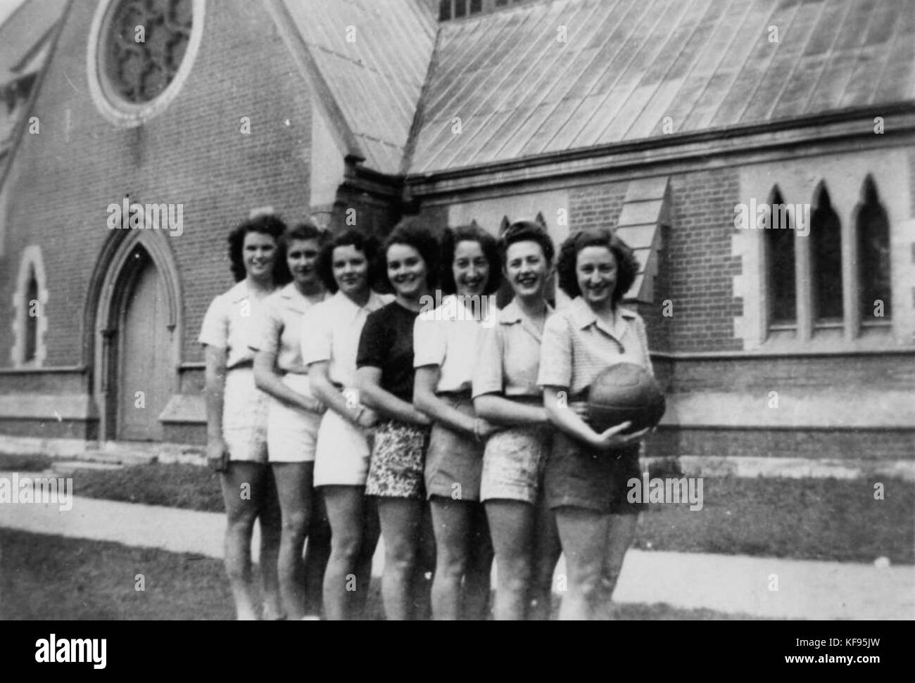Womens netball hi-res stock photography and images - Alamy