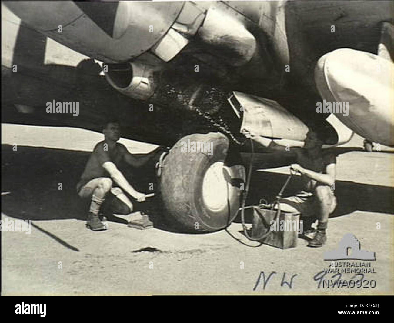 Ground crew wwii hi-res stock photography and images - Alamy