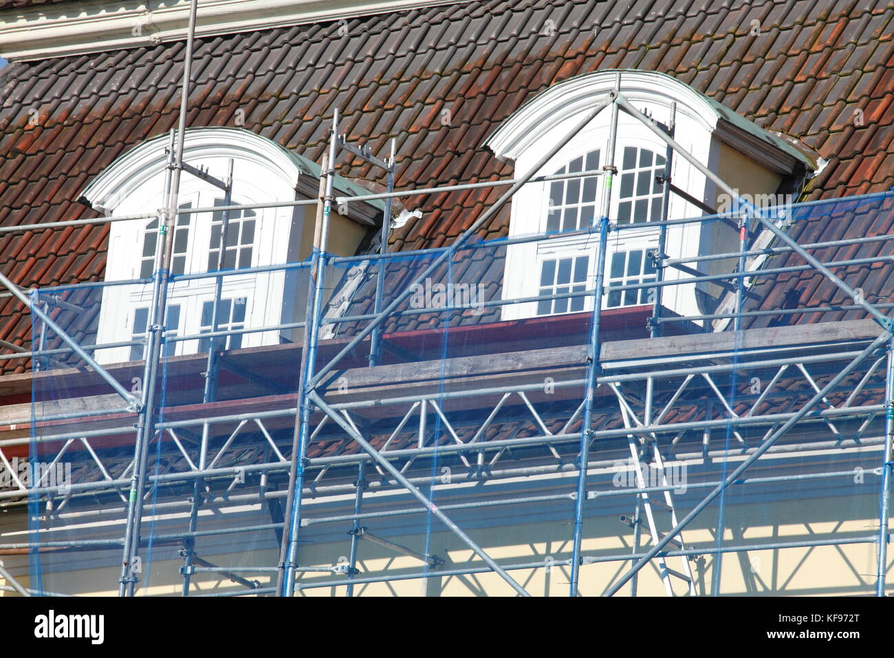 Construction site, scaffold, roof, roof windows Stock Photo - Alamy