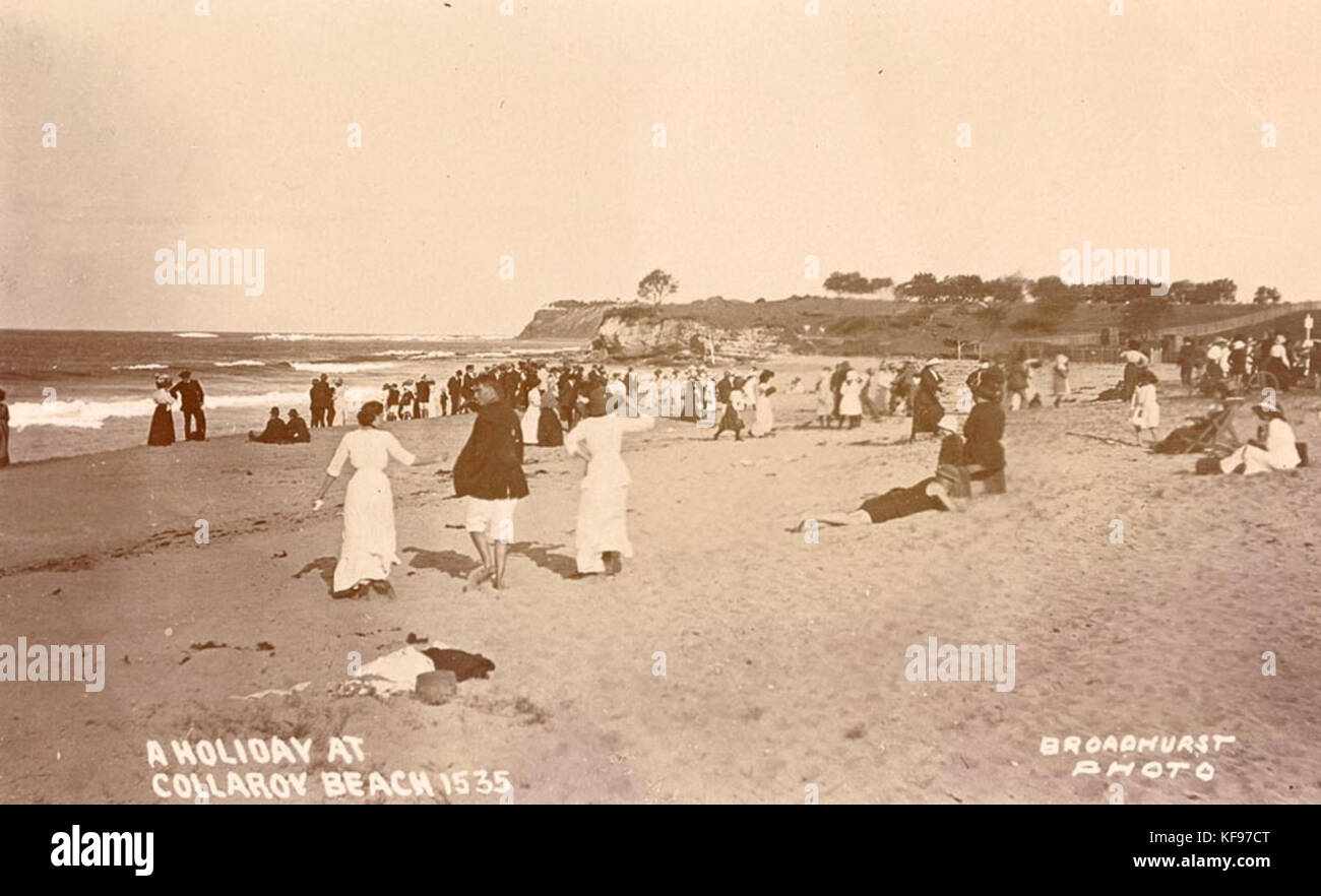 Family beach scene 1920s hi-res stock photography and images - Alamy