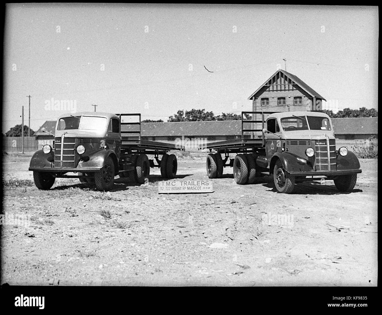 Production trailers hi-res stock photography and images - Alamy