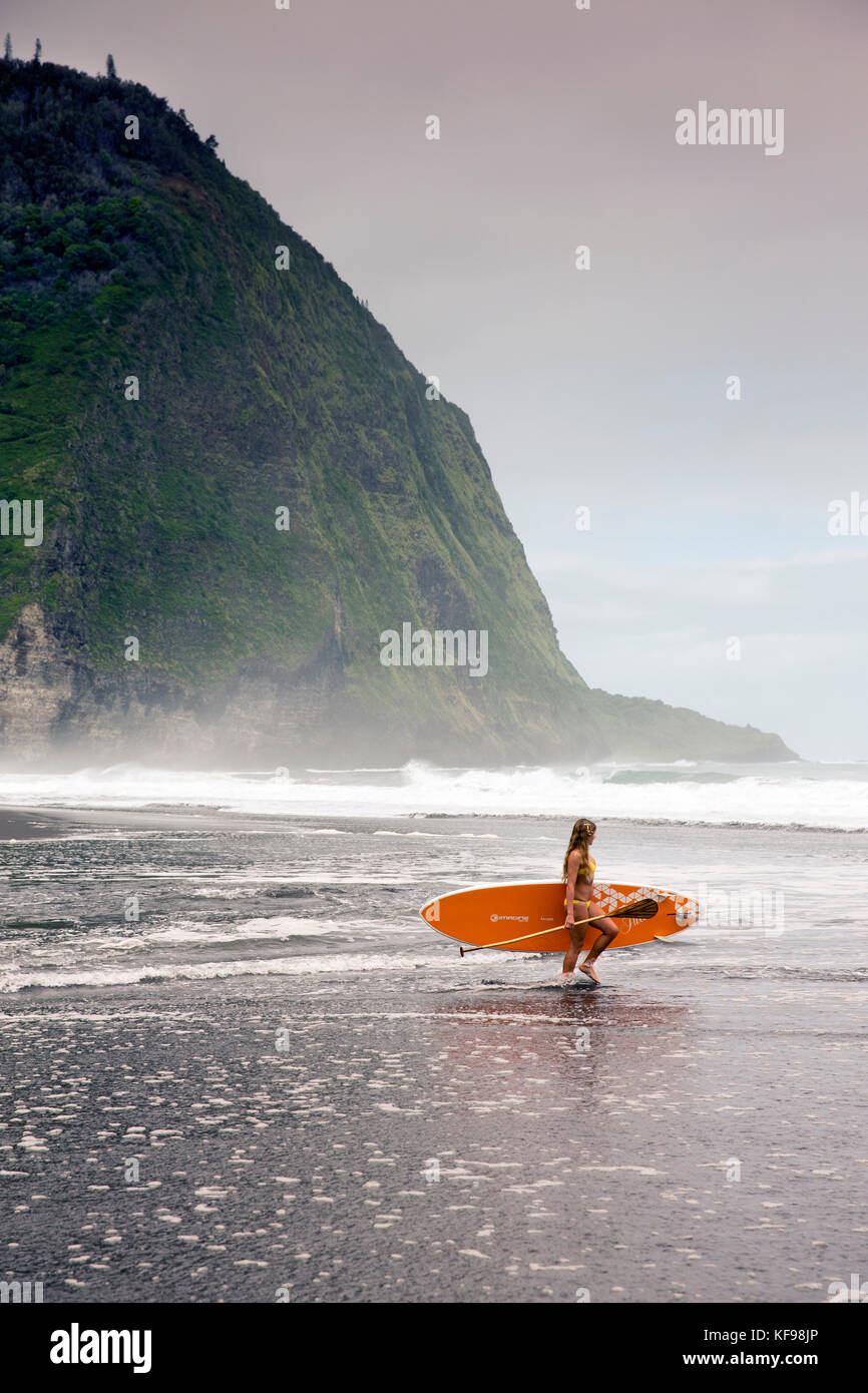 USA, Hawaii, The Big Island, paddle boarders Donica and Abraham Shouse ...