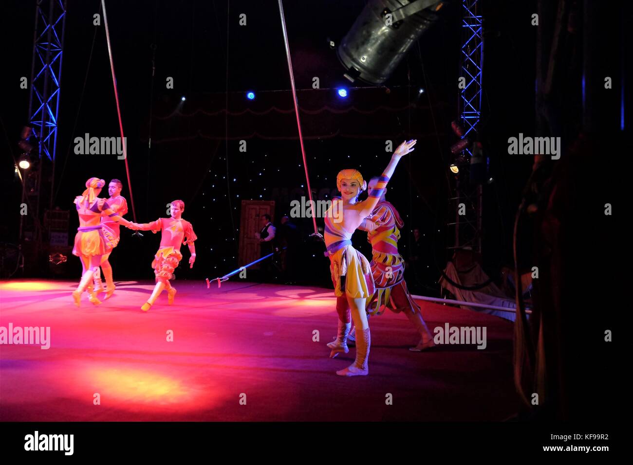circus sway pole trapeze artist Stock Photo - Alamy