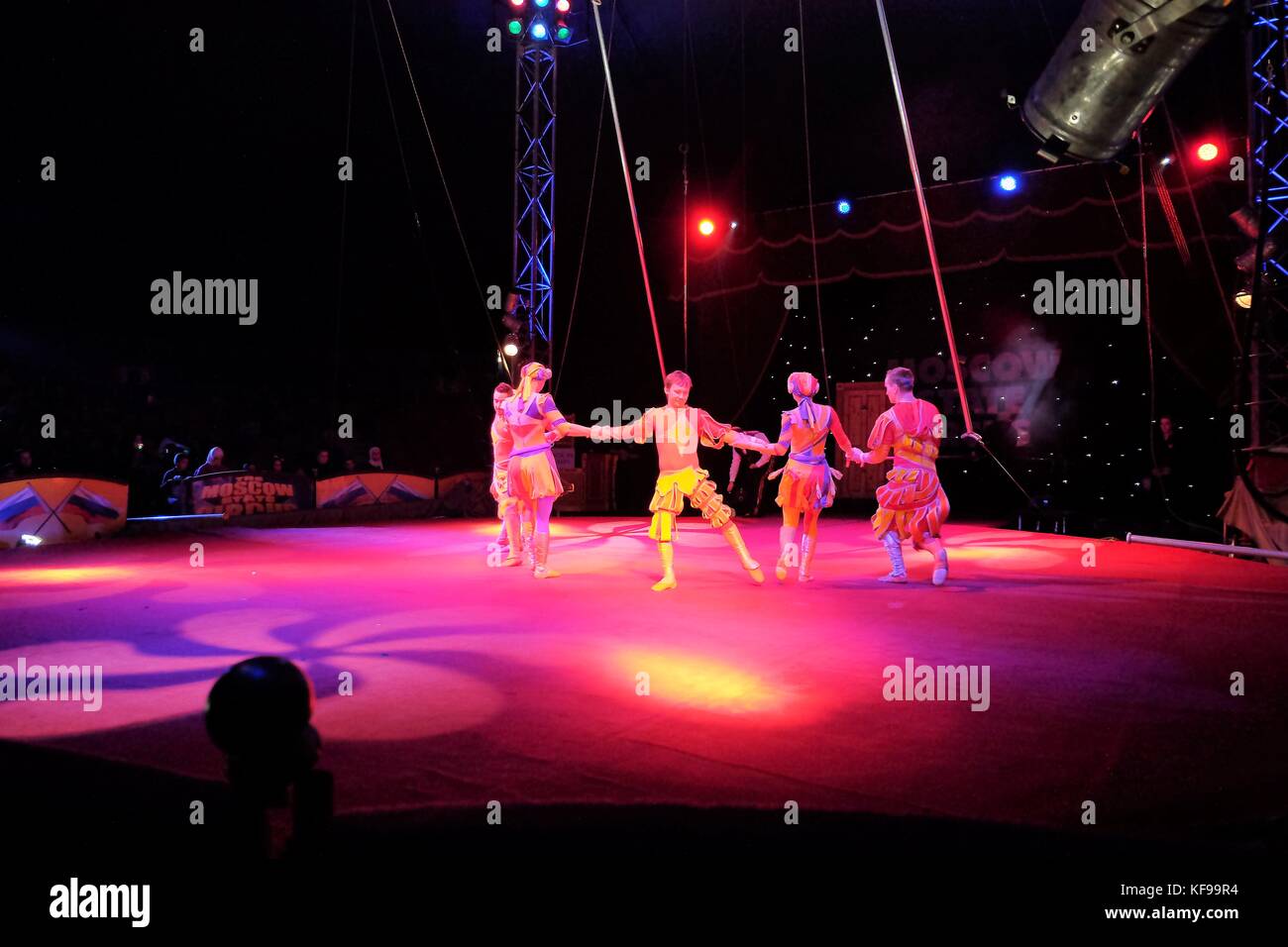 circus sway pole trapeze artist Stock Photo - Alamy
