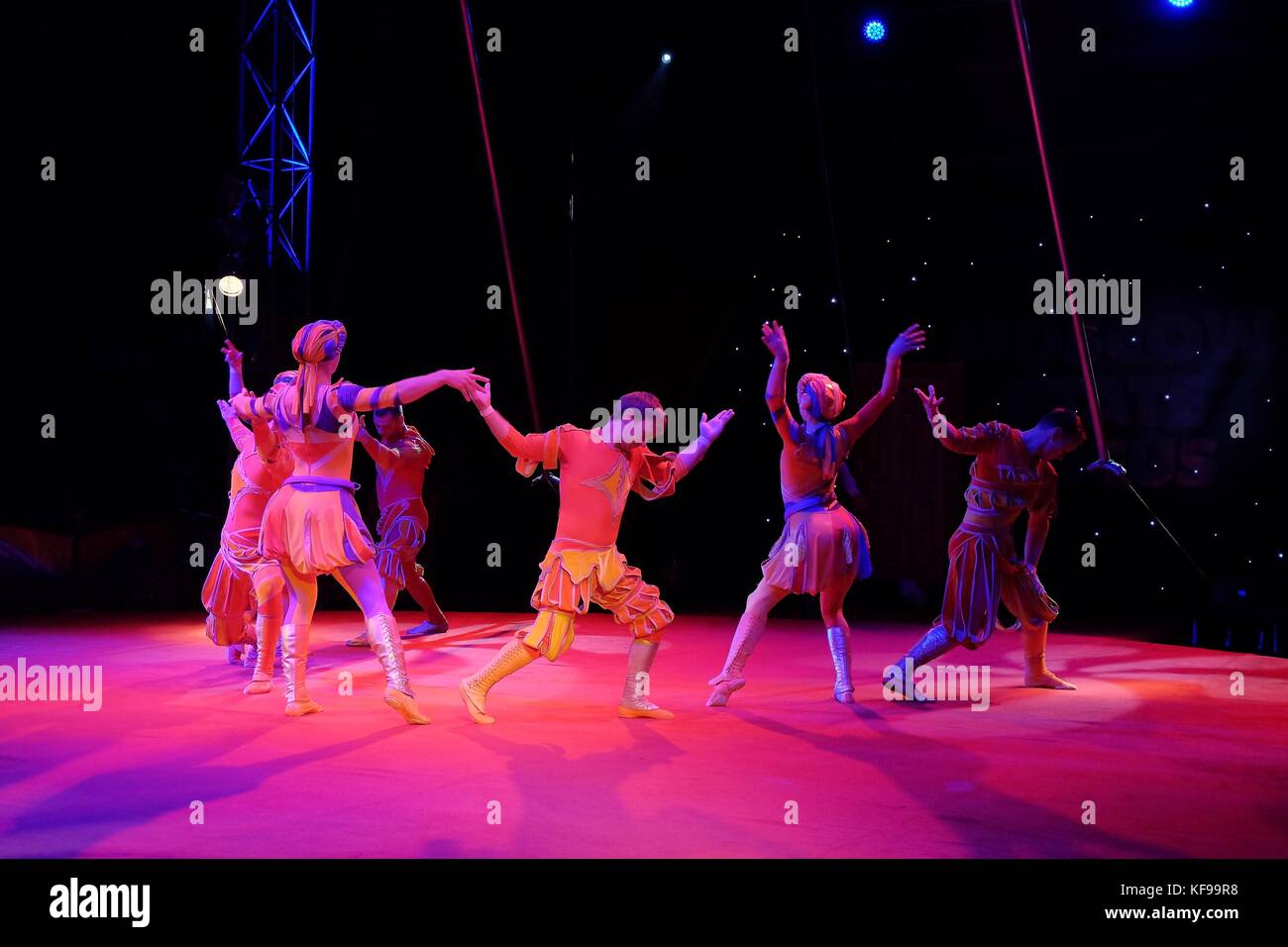 circus sway pole trapeze artist Stock Photo - Alamy