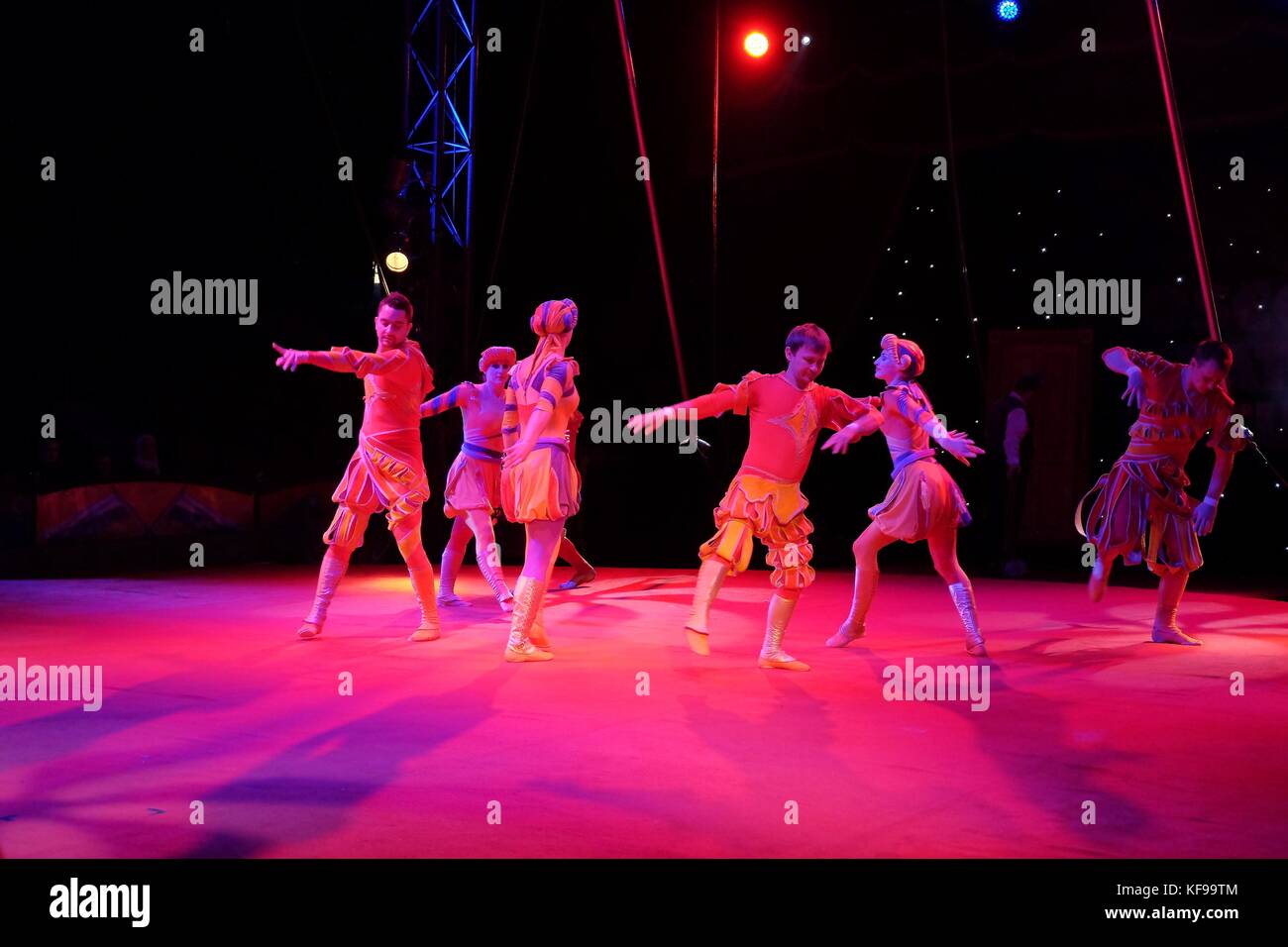 circus sway pole trapeze artist Stock Photo - Alamy